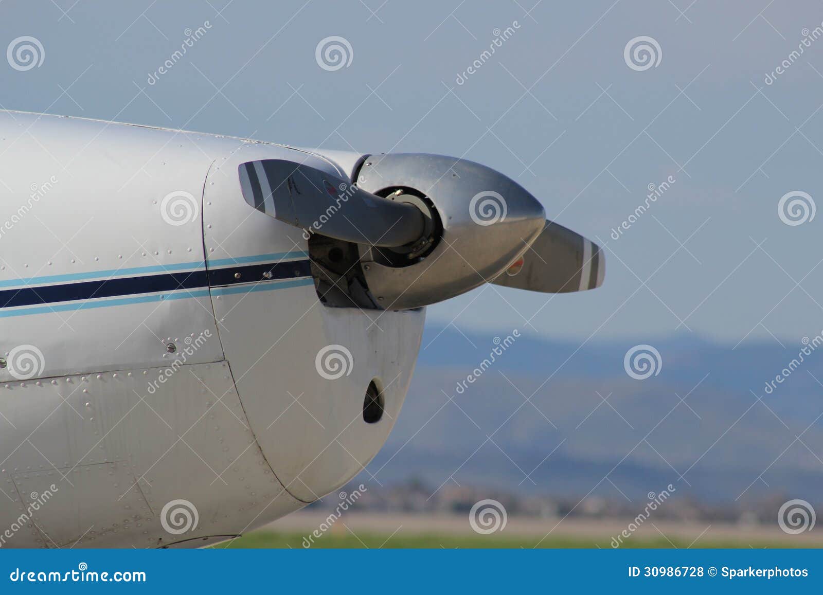 Aircraft Nose and Propeller Stock Photo - Image of colors, plane: 30986728