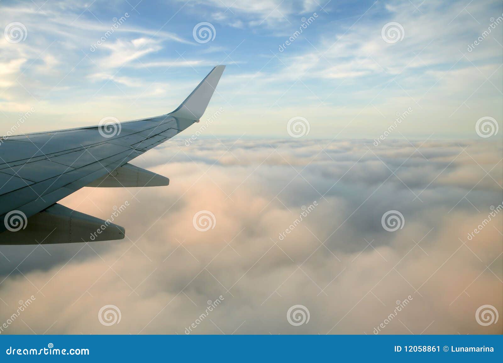 Aircraft Right Side Wing, Airplane Flying Stock Image - Image of engine ...