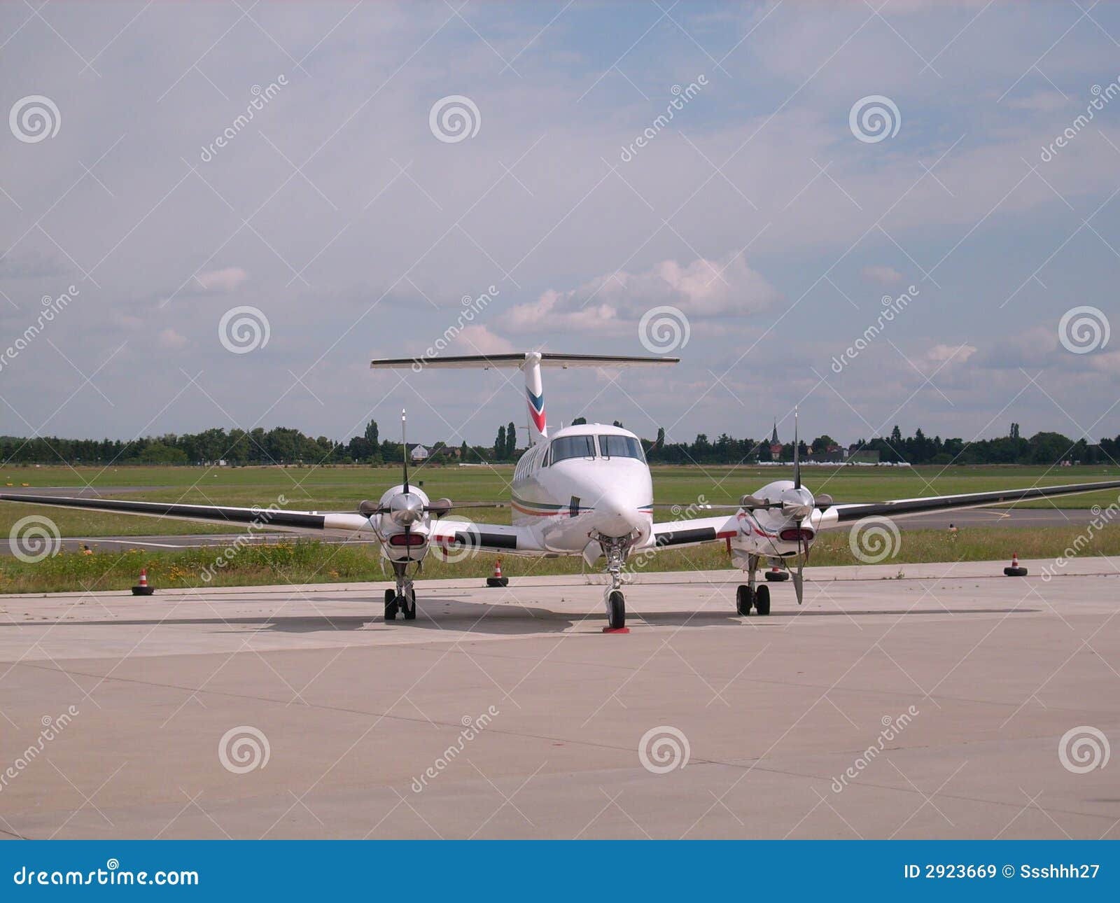 Aircraft Span stock image. Image of airfield, engine, wing - 2923669