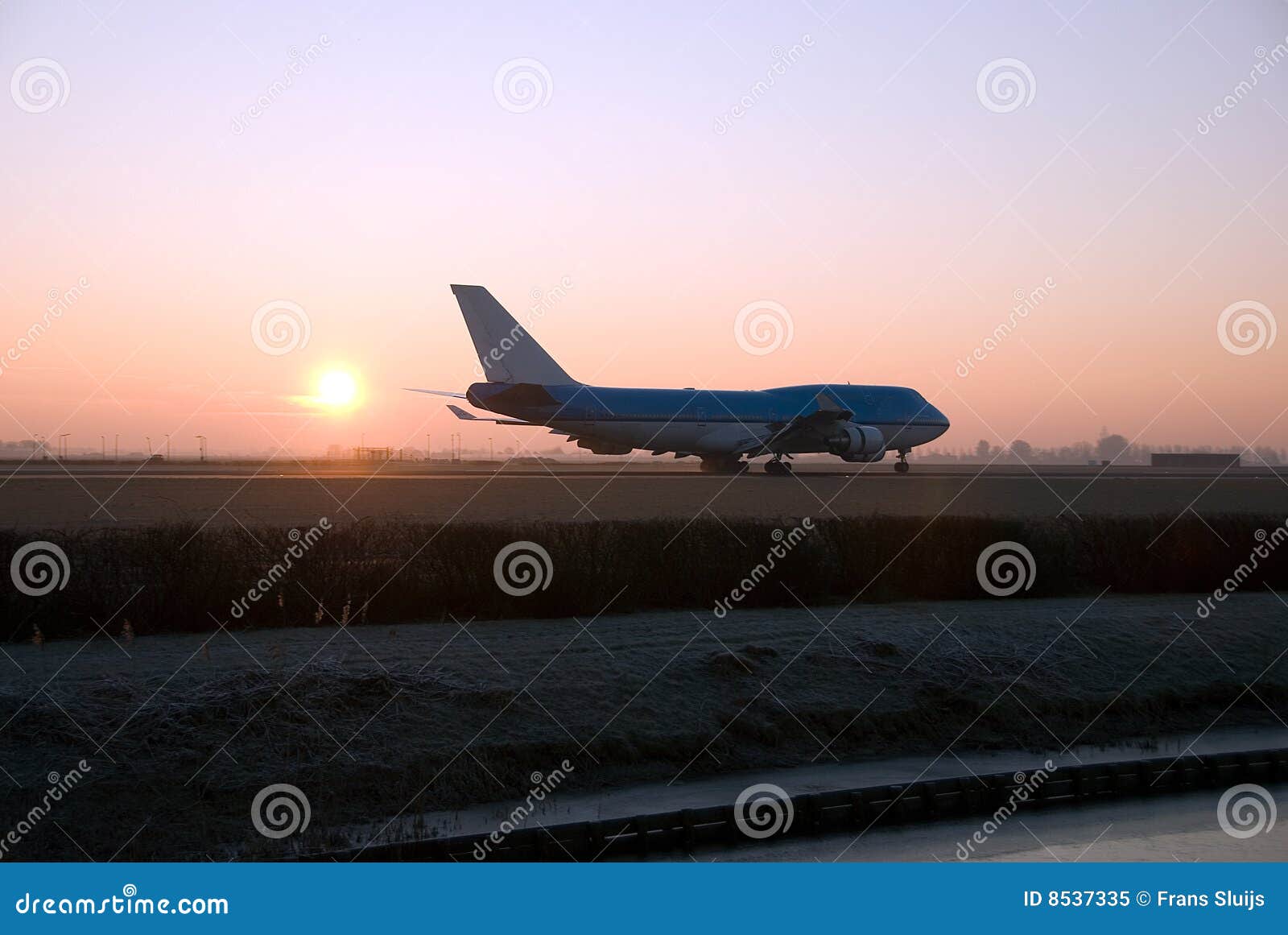 Aircraft at sunset stock image. Image of glows, jetliner - 8537335