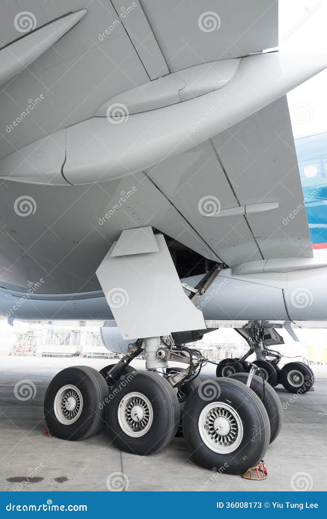 Aircraft Wheel Mechanism Royalty-Free Stock Photography | CartoonDealer ...