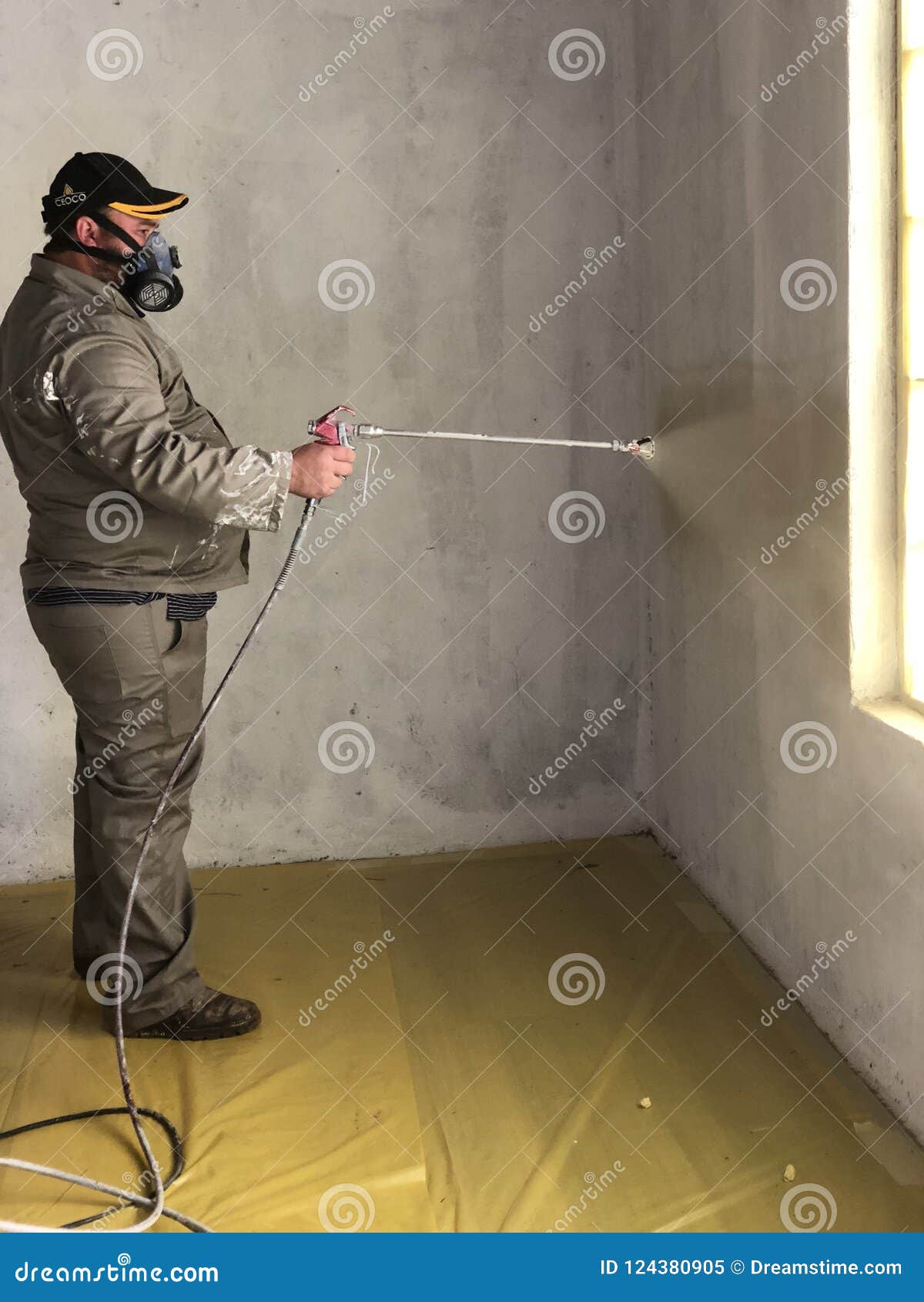 Airless paint spray method editorial image. Image of start - 124380905