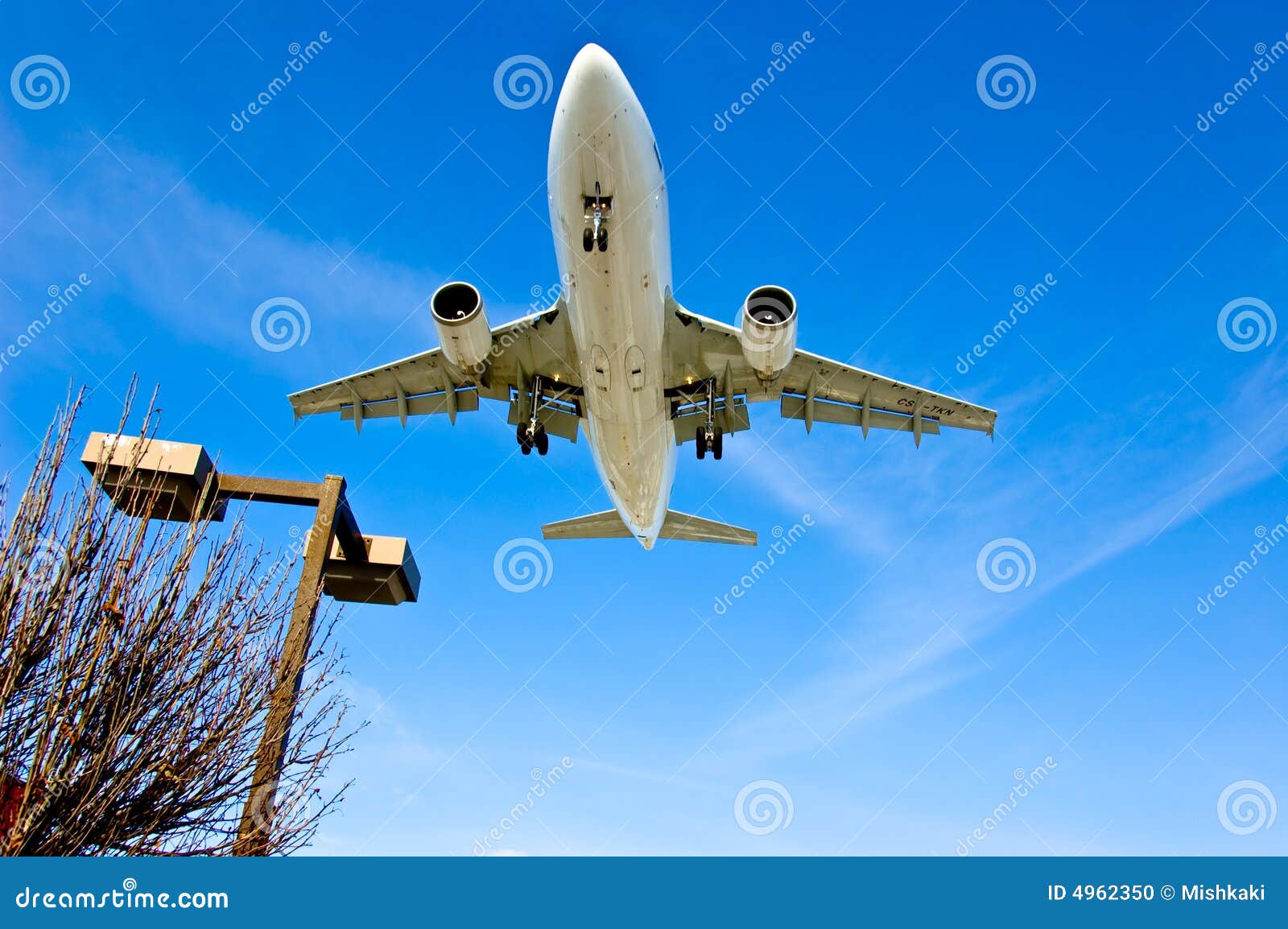 Airliner Airplane Traveling Stock Photo - Image of aircrafts, aeroplane ...