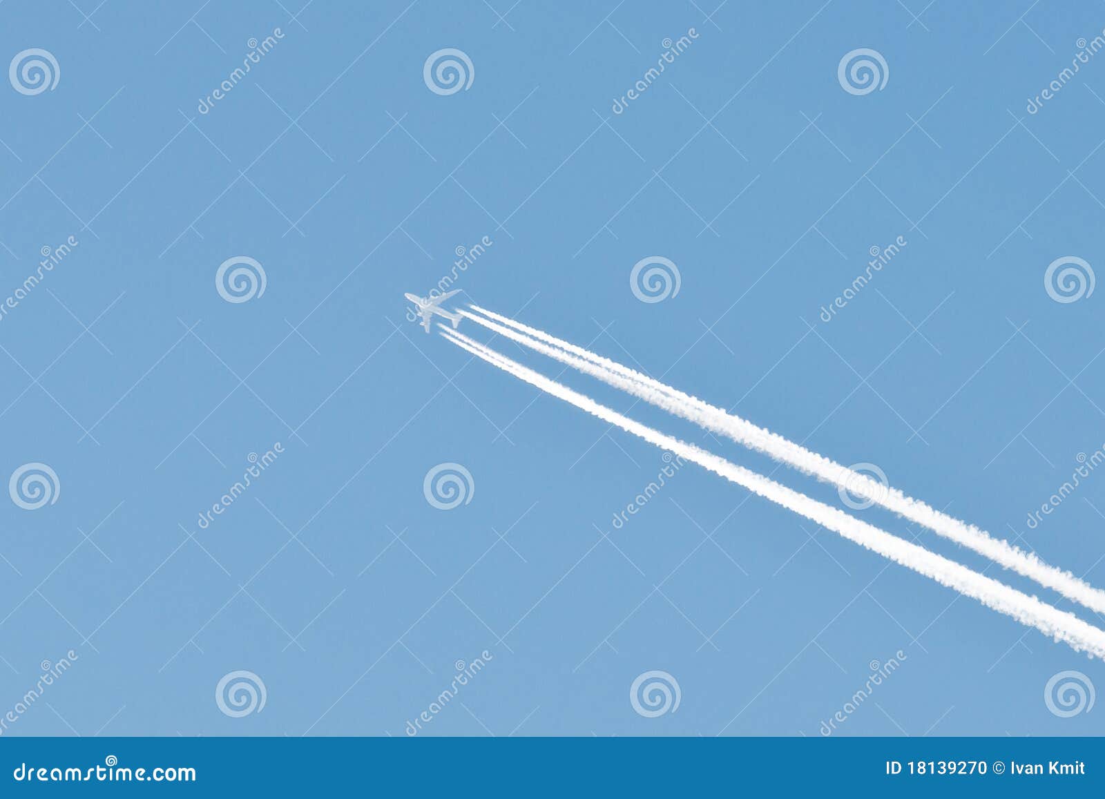 5,409 Airplane Trace Stock Photos - Free & Royalty-Free Stock Photos ...
