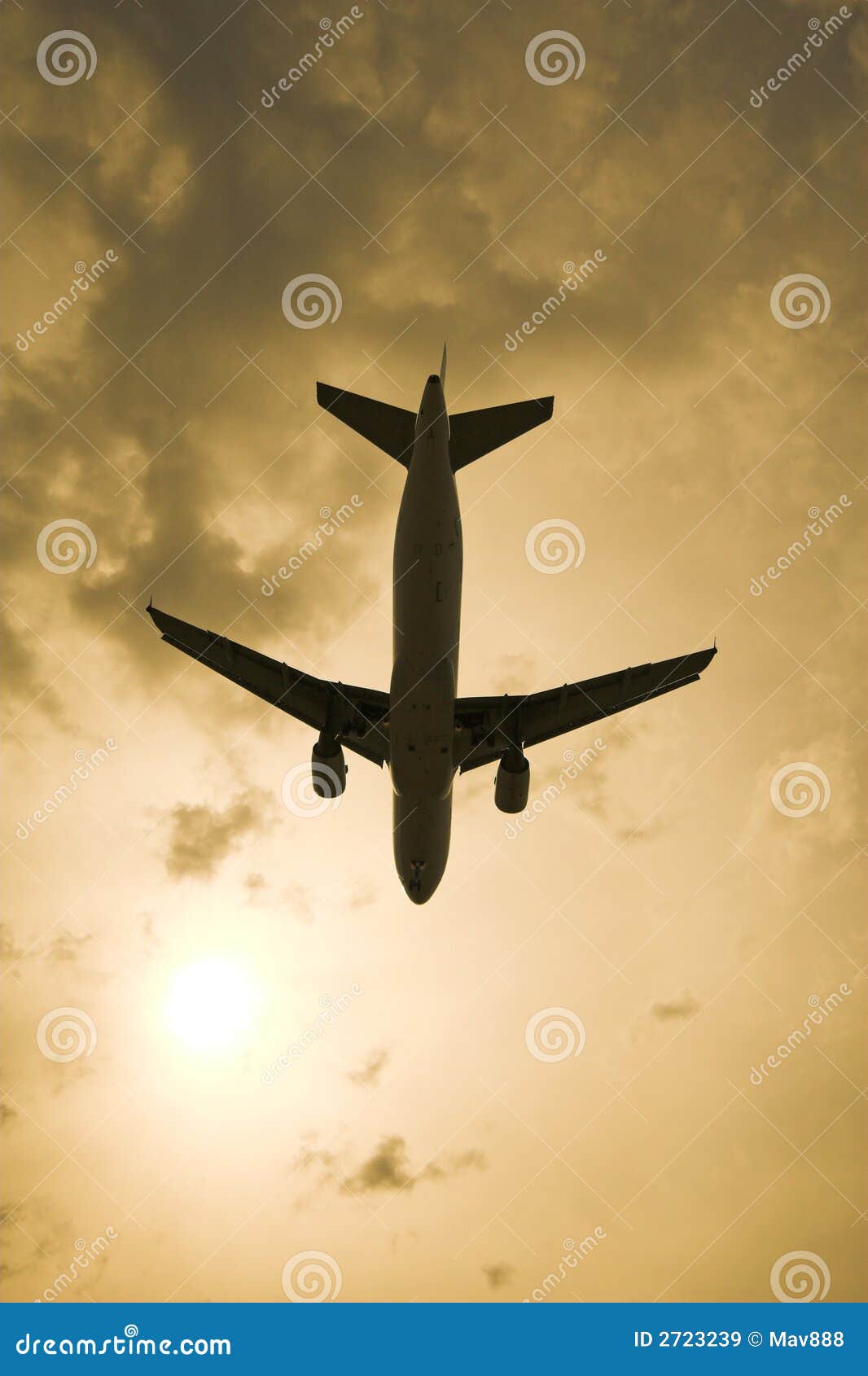 125 Airplane Flying Over Head Stock Photos - Free & Royalty-Free Stock ...