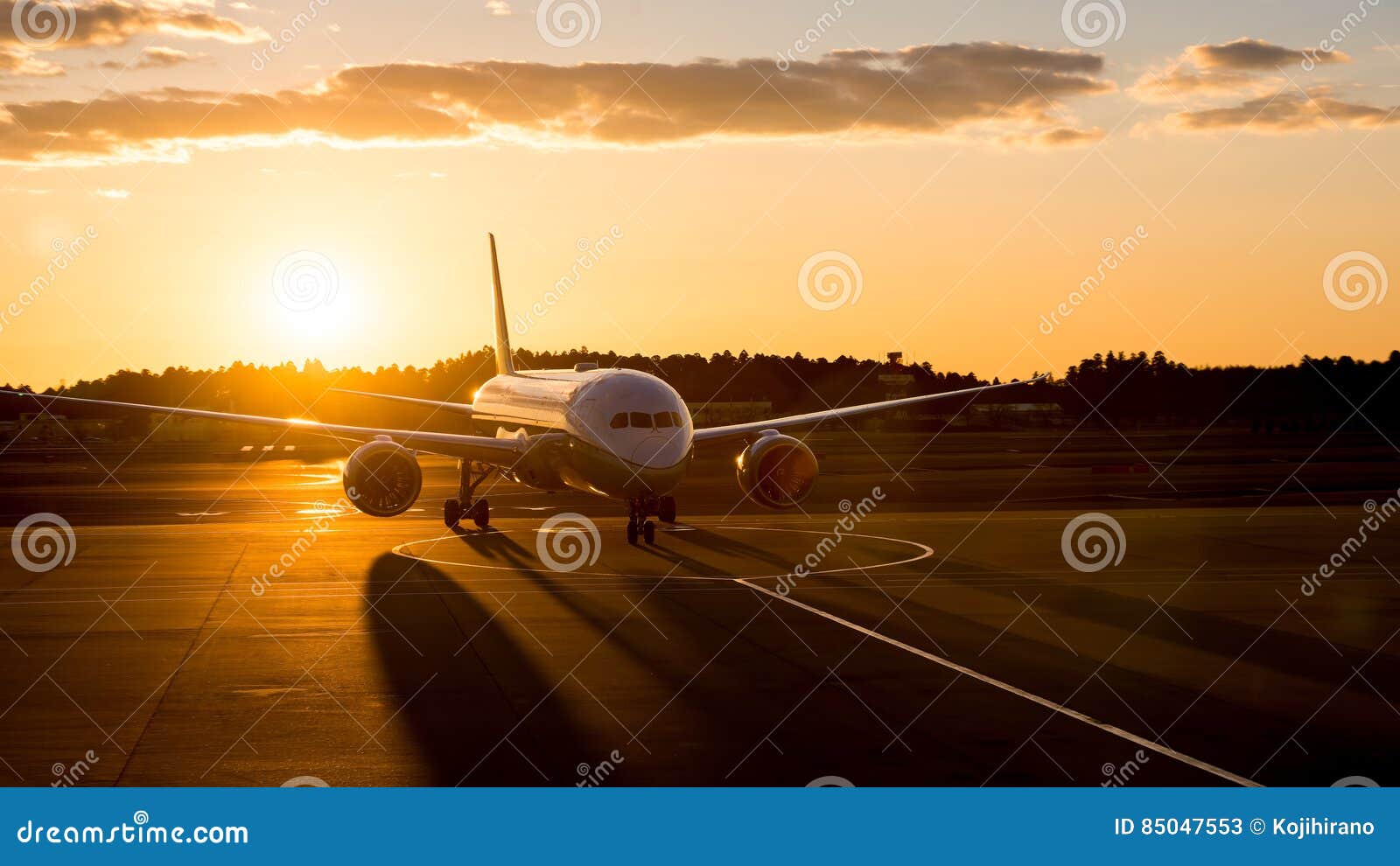 Airplane Arriving stock image. Image of arrival, accuracy - 85047553
