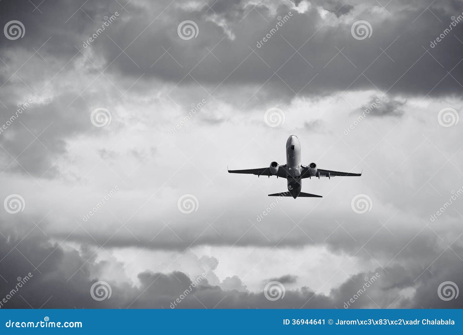 Airplane in the Bad Weather Stock Image - Image of landing, flying ...