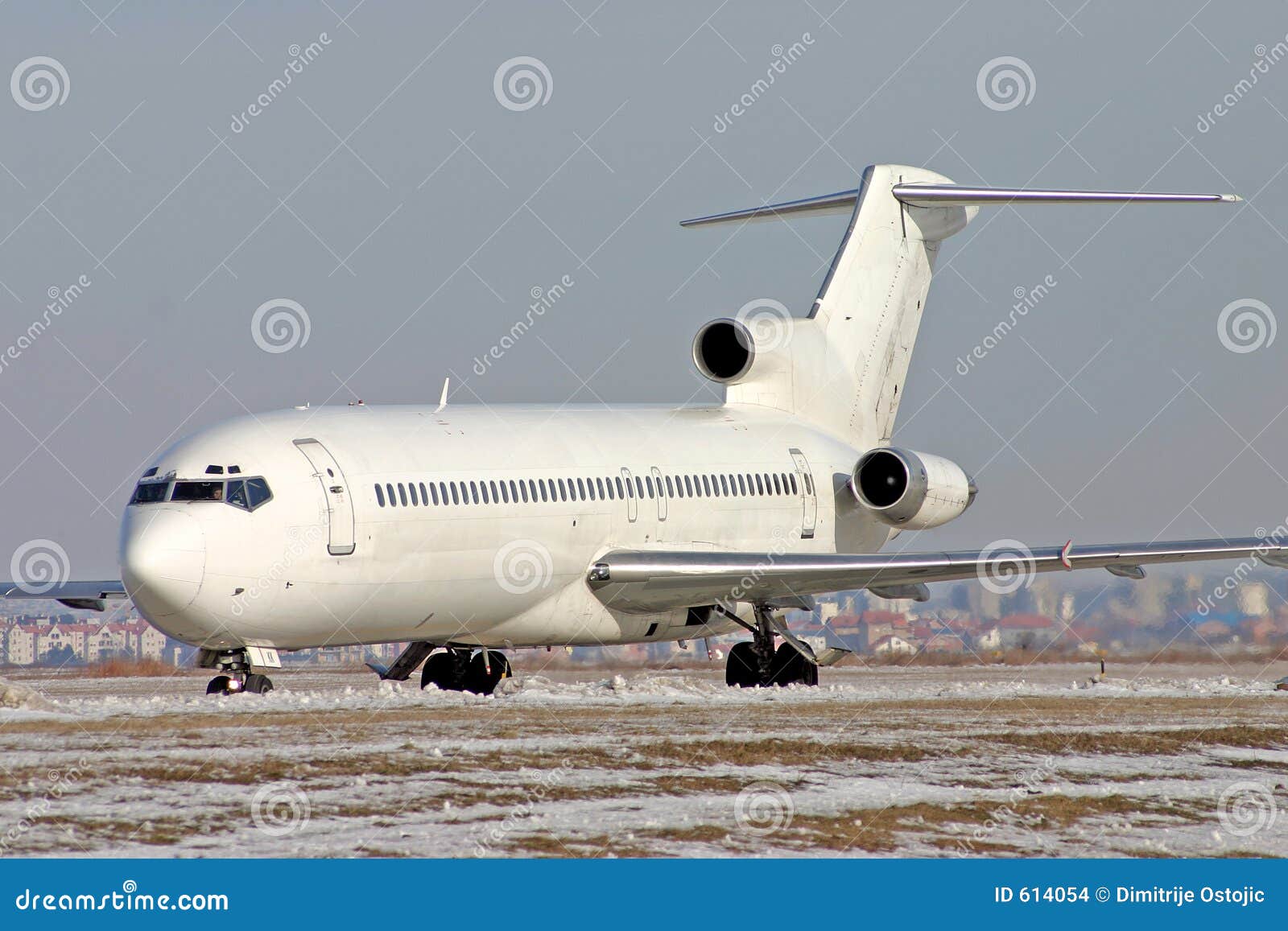 Airplane Boeing 727 stock photo. Image of descend, arrival - 614054