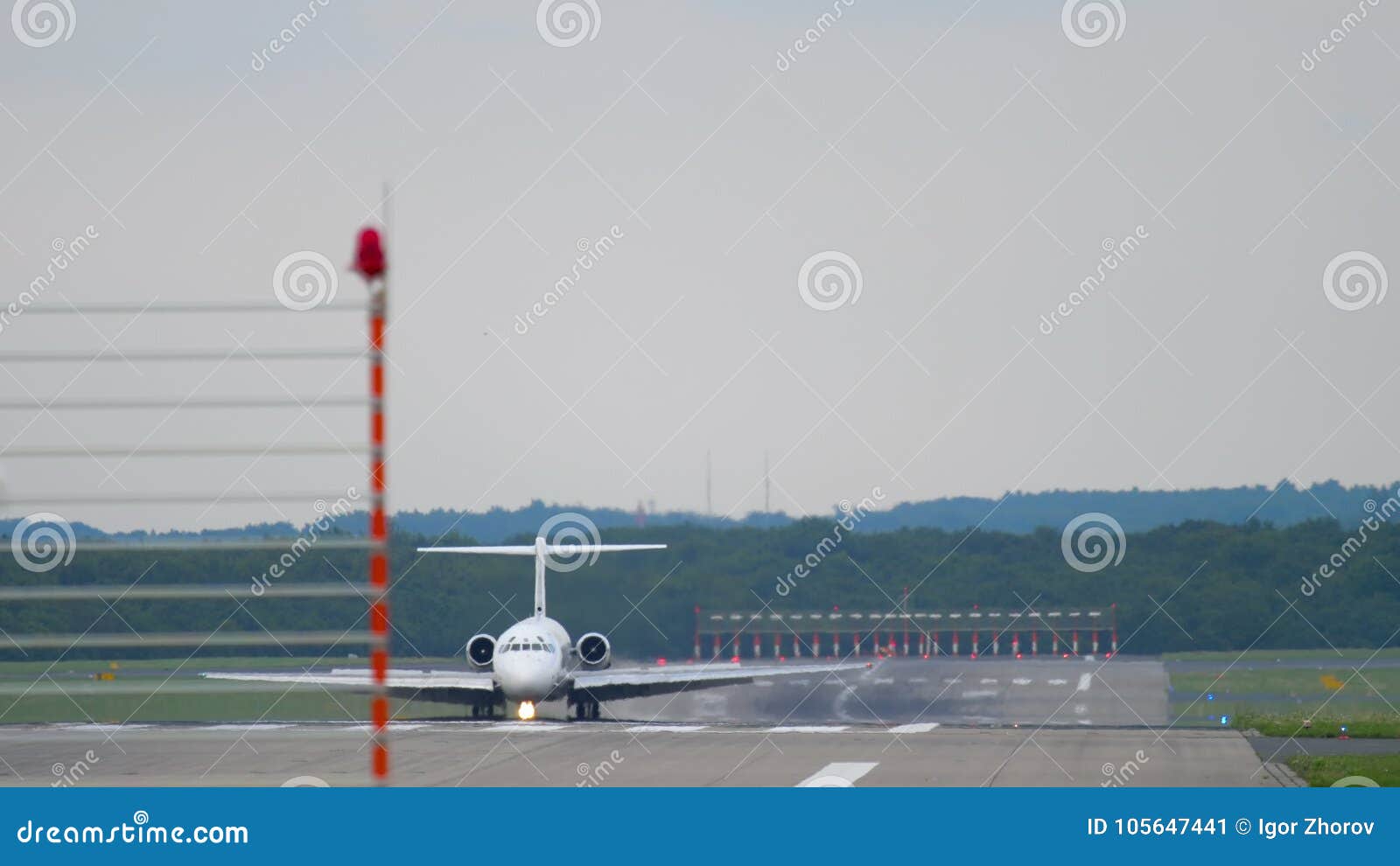 Airplane Braking after Landing Stock Video - Video of braking, aircraft ...