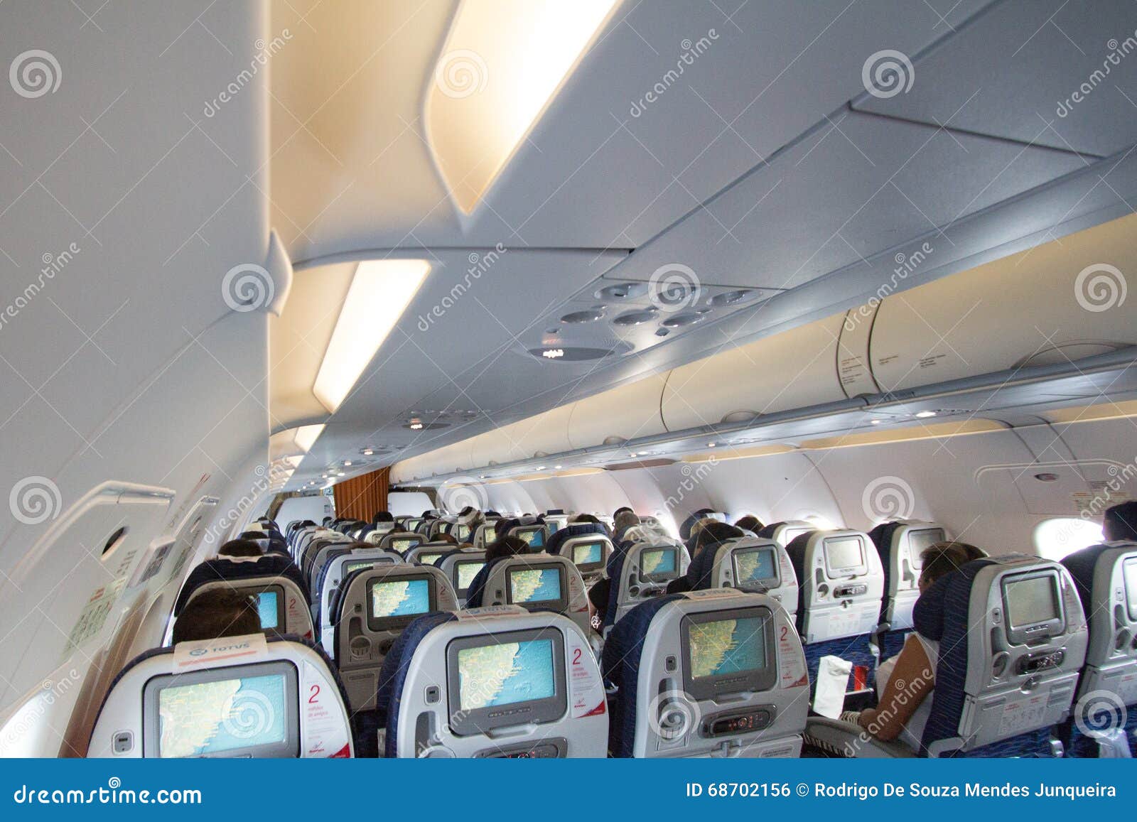 Avianca Airplane Cabin editorial photo. Image of passenger - 68702156