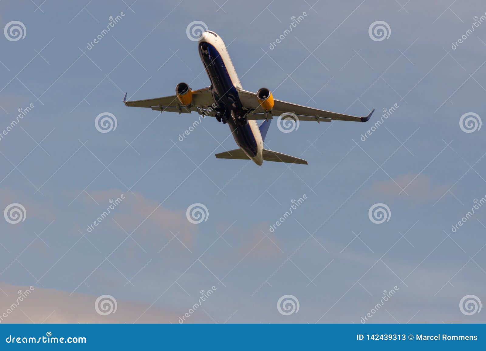 Airplane Climbs after Takeoff Stock Image - Image of dutch, aircraft ...