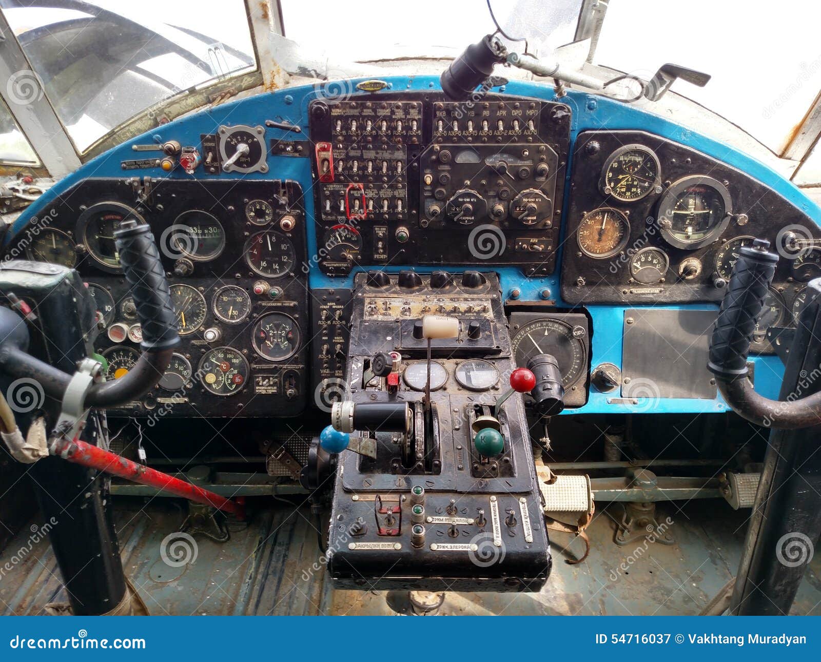 Airplane controls editorial photography. Image of dashboard - 54716037