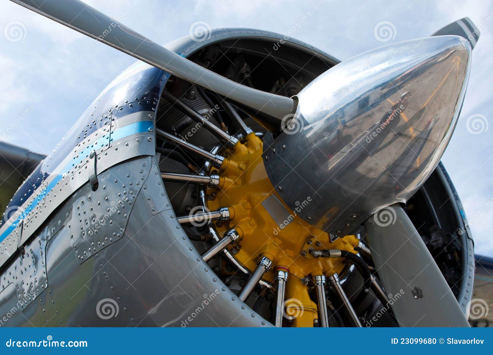Airplane Engine and Propeller Stock Photo - Image of chrome, nose: 23099680