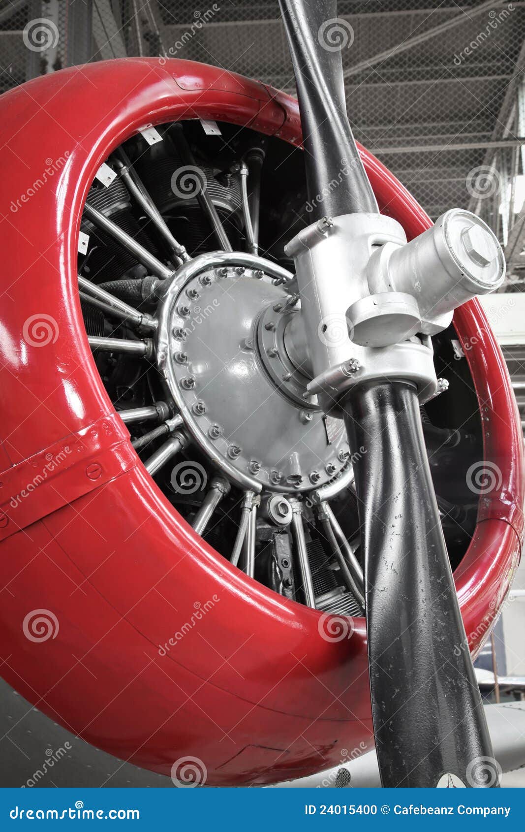 Airplane Engine and Propeller Stock Photo - Image of black, white: 24015400