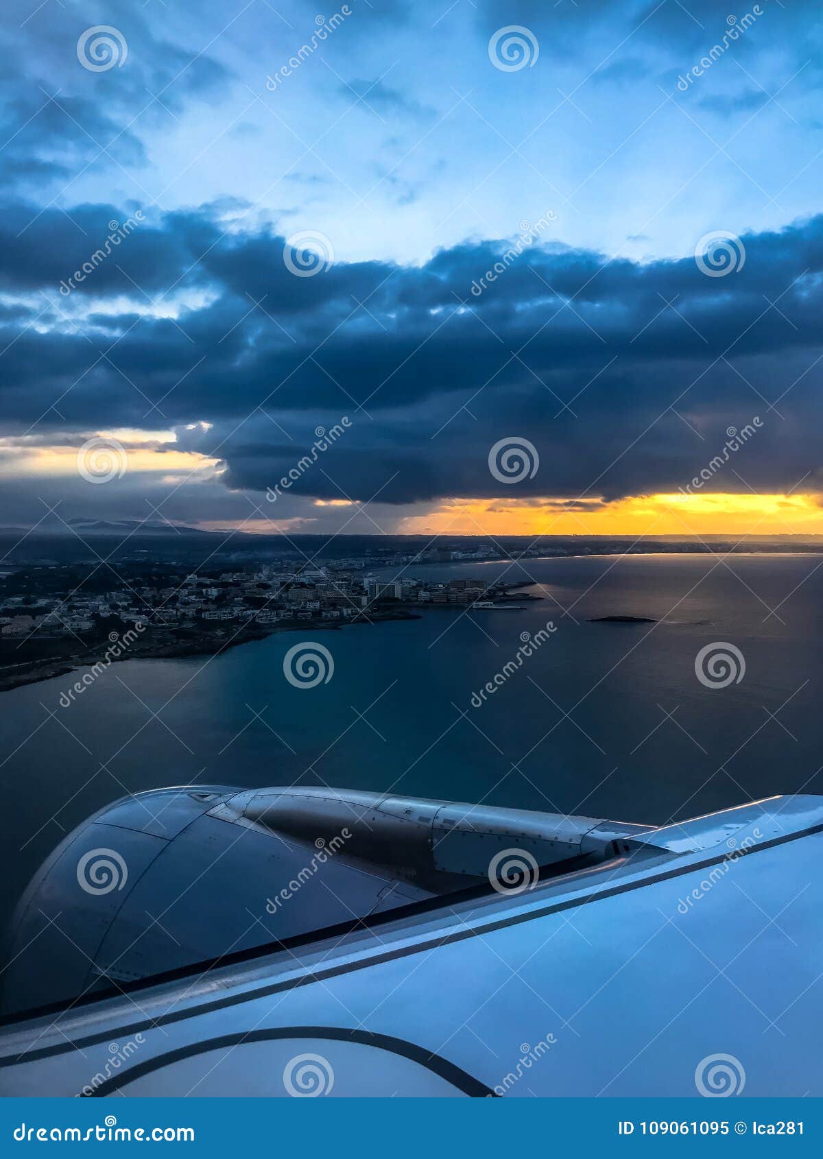 Airplane Flight in the Morning Stock Image - Image of travel, francisco ...