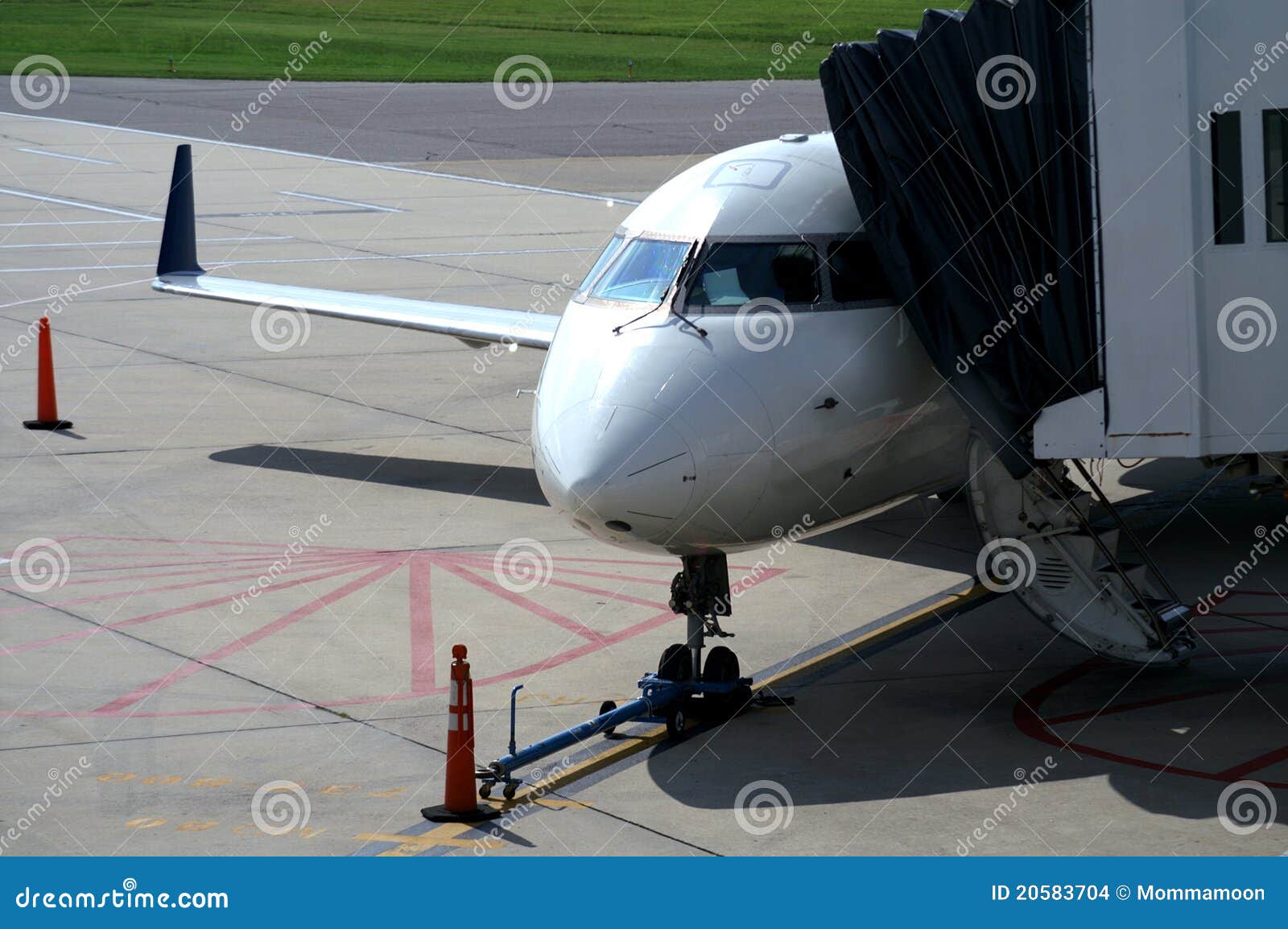 Airplane With Footbridge Attachment Royalty-Free Stock Photography ...