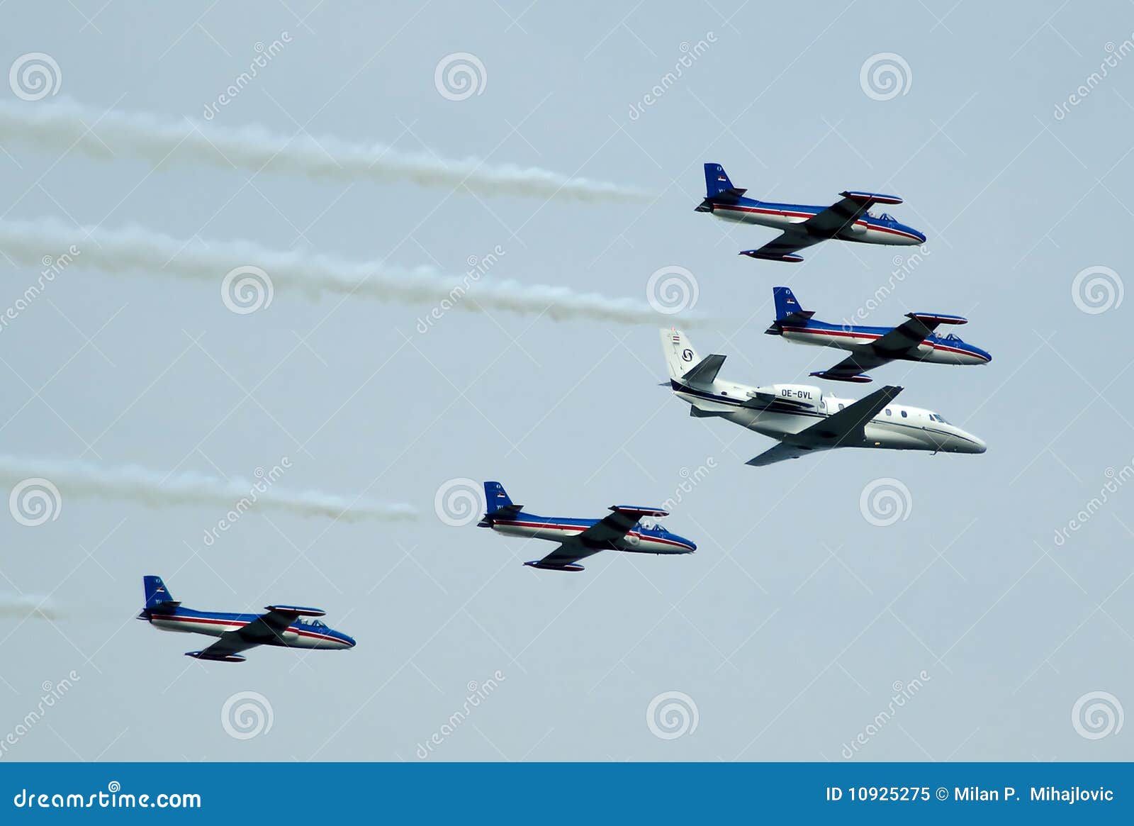 Airplane Formation Royalty-Free Stock Photo | CartoonDealer.com #33856275