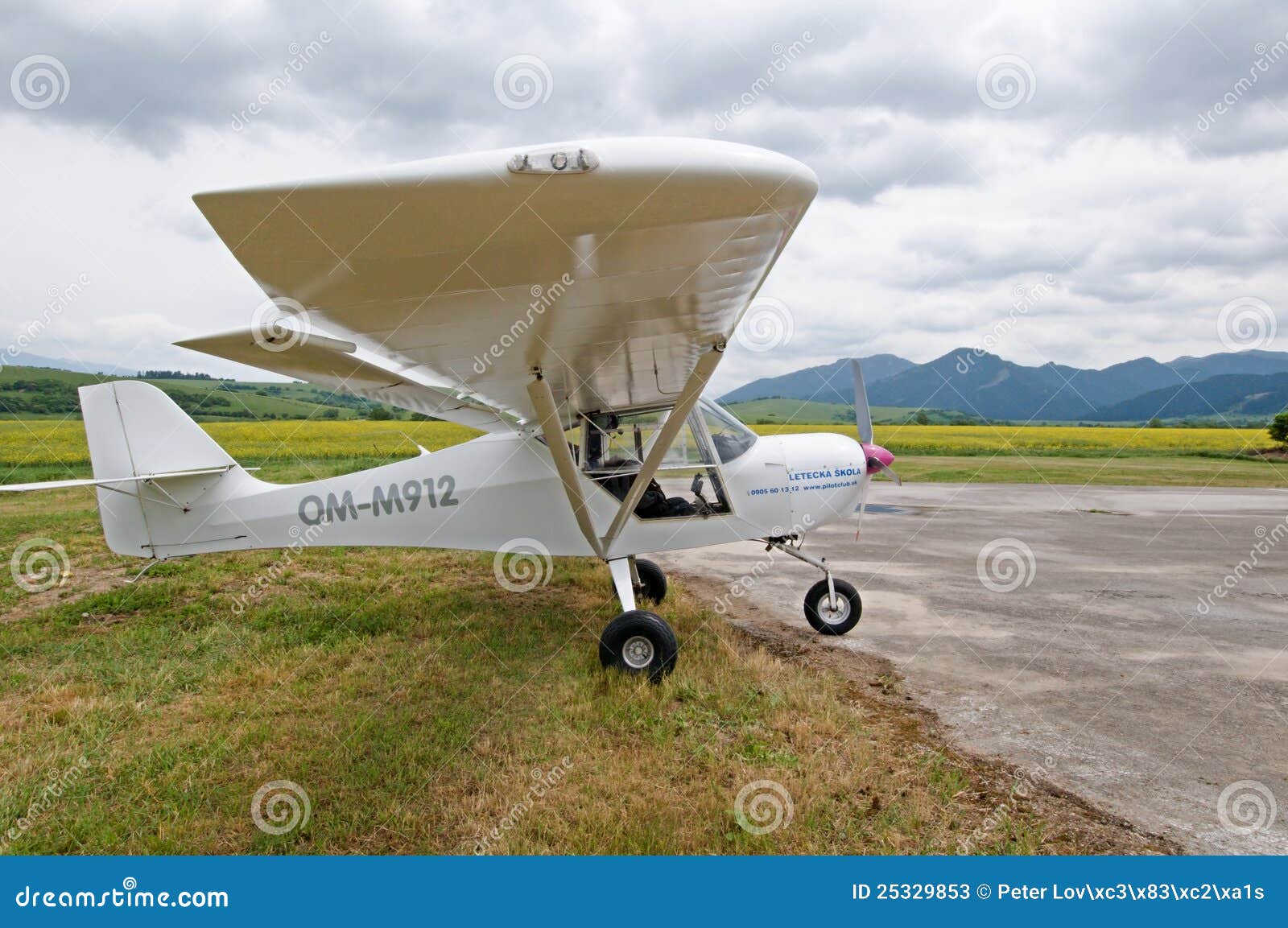 Airplane FOX 912 editorial stock photo. Image of heat - 25329853