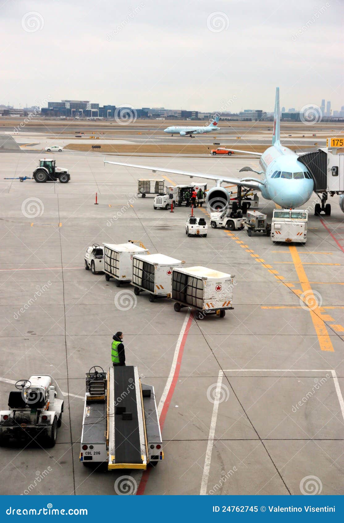 Airplane at Gate editorial image. Image of airport, flight - 24762745