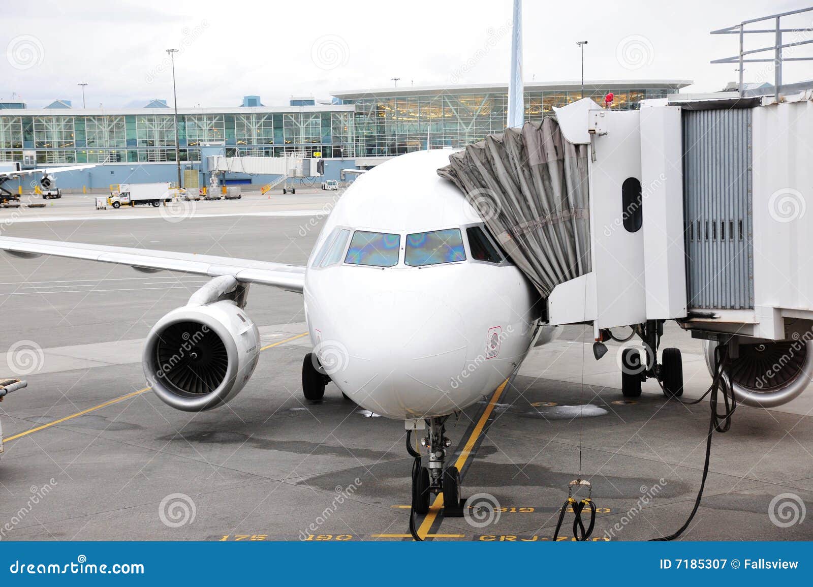 Airplane at gate stock image. Image of airport, dock, airline - 7185307