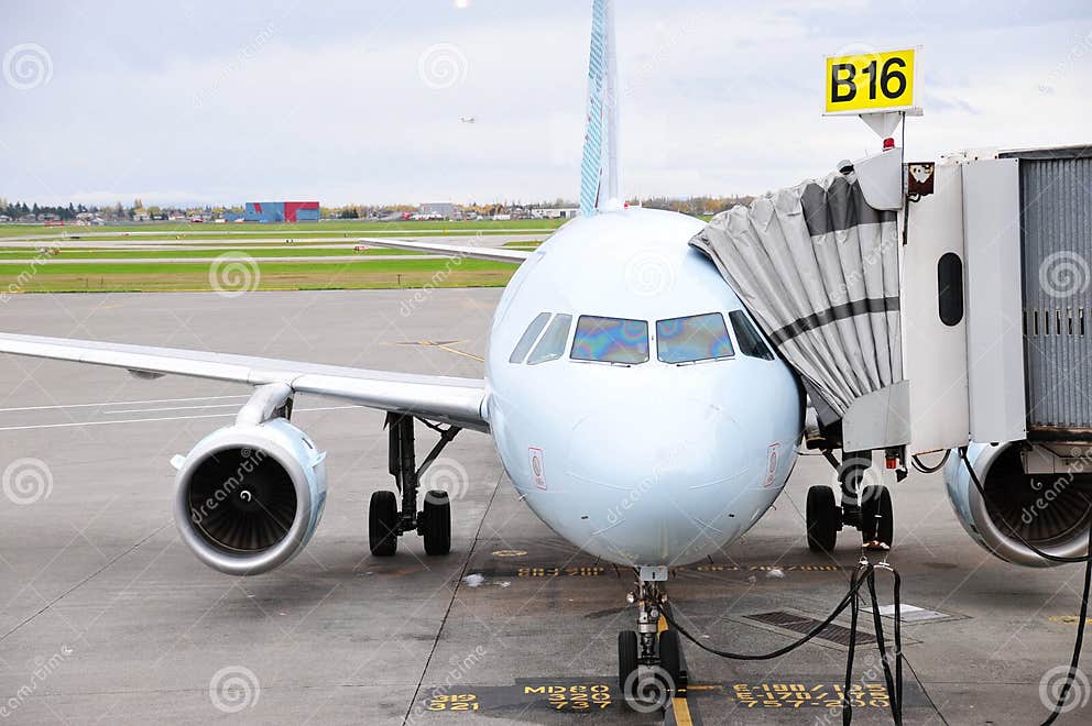 Airplane at gate stock image. Image of economy, travel - 7247925