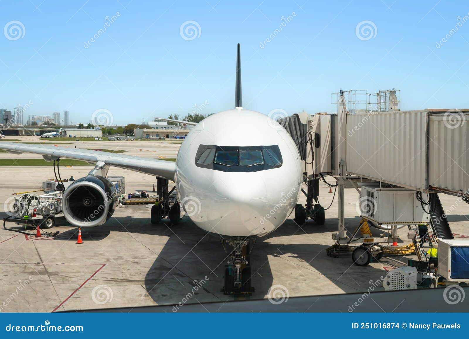 Airplane at the Gate, Ready for Boarding. Editorial Stock Image - Image ...