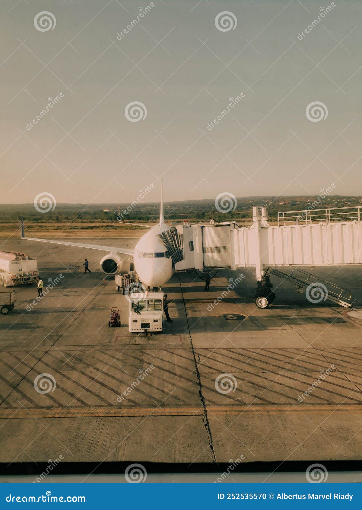 Airplane Going Back Home editorial image. Image of airport - 252535570