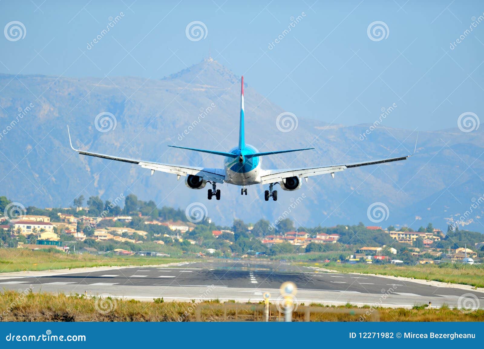 Airplane landing stock photo. Image of wings, cool, arriving - 12271982