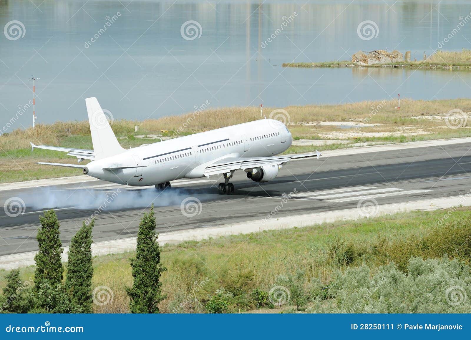 Airplane landing stock image. Image of engines, airliner - 28250111