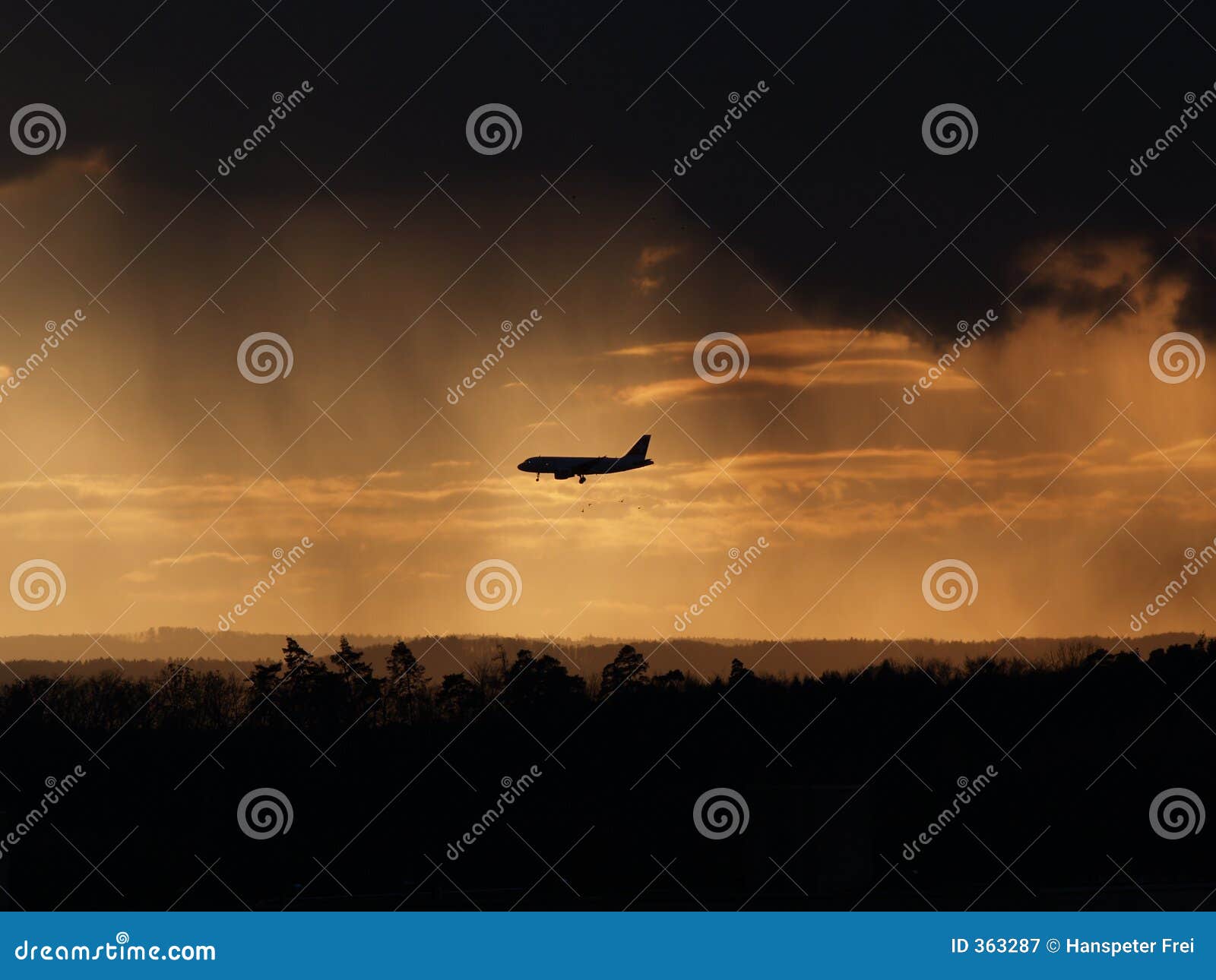 Airplane landing, dark sky stock image. Image of dark, silhouette - 363287