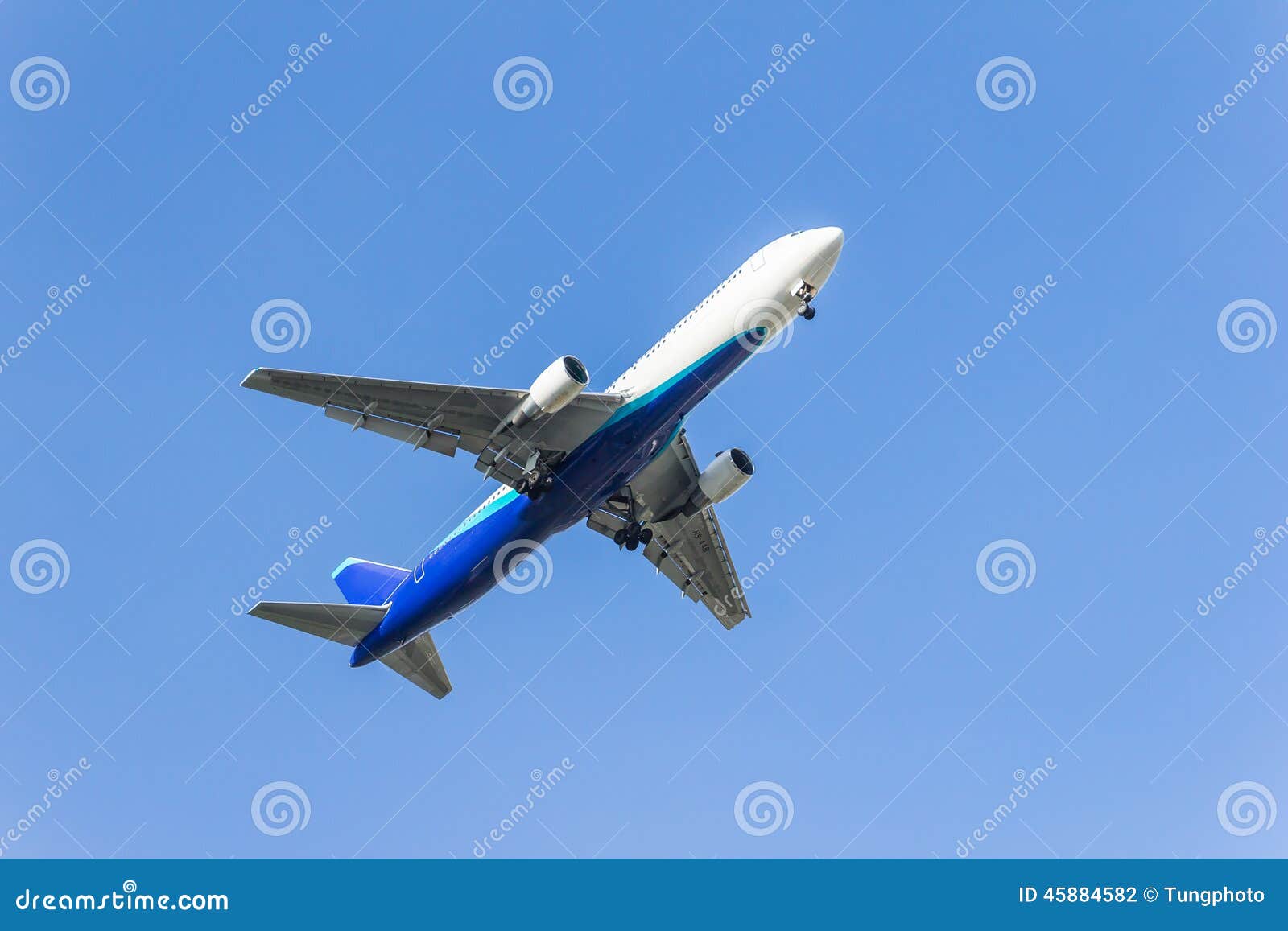 Airplane overhead flying stock photo. Image of motion - 45884582