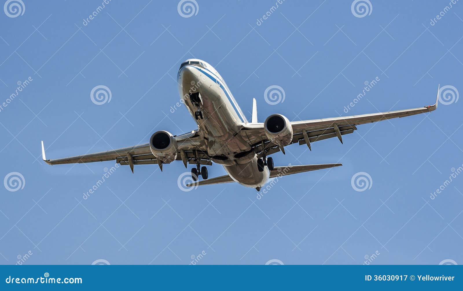 A Airplane is Ready To Land Stock Image - Image of cloud, blue: 36030917