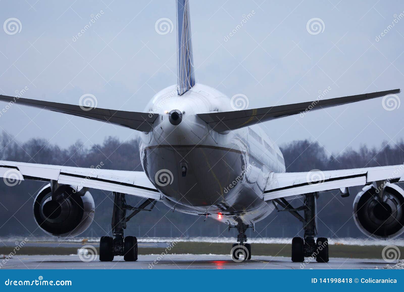 Airplane seen from back editorial stock photo. Image of apron - 141998418