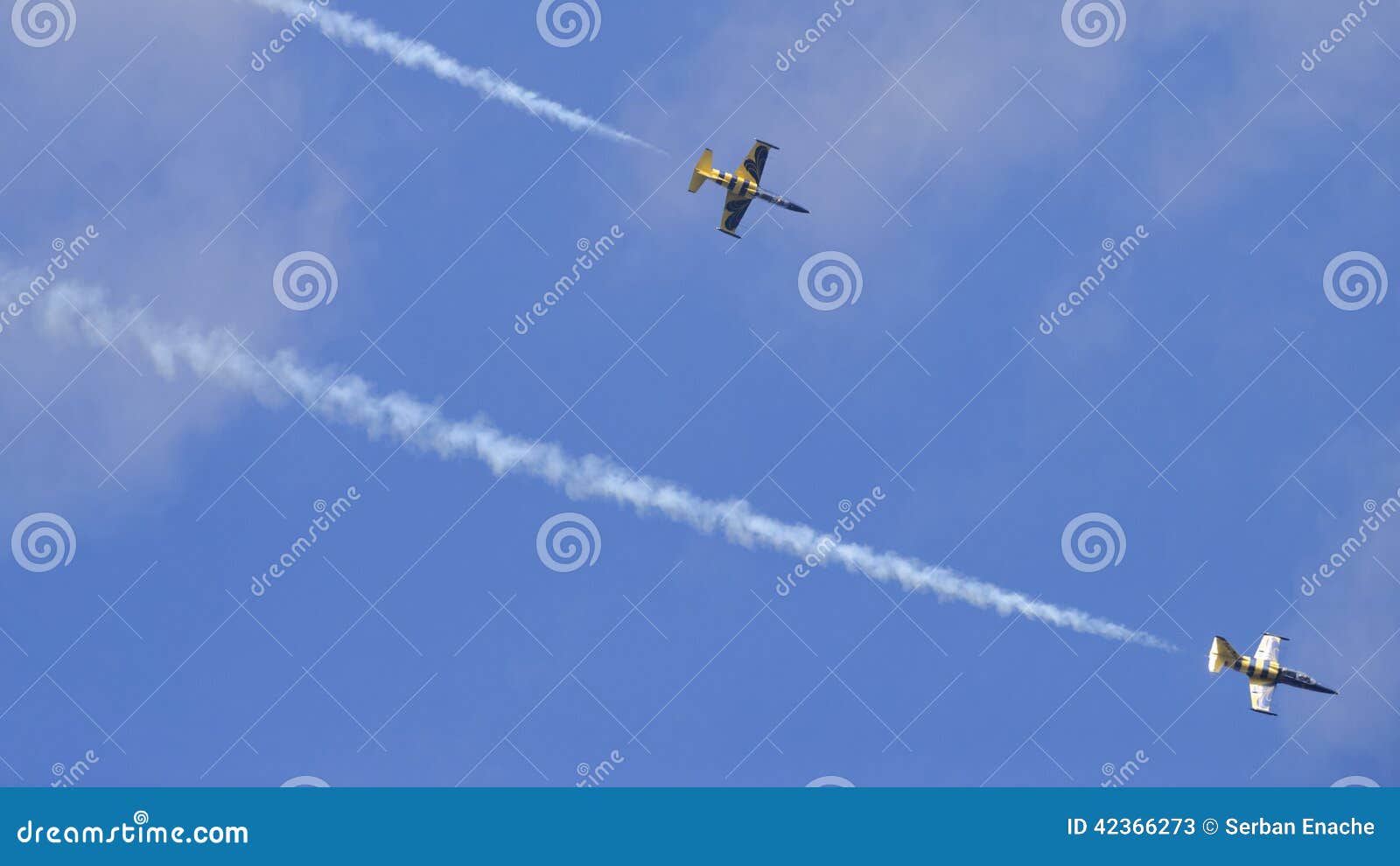 Airplane show editorial stock photo. Image of planes - 42366273
