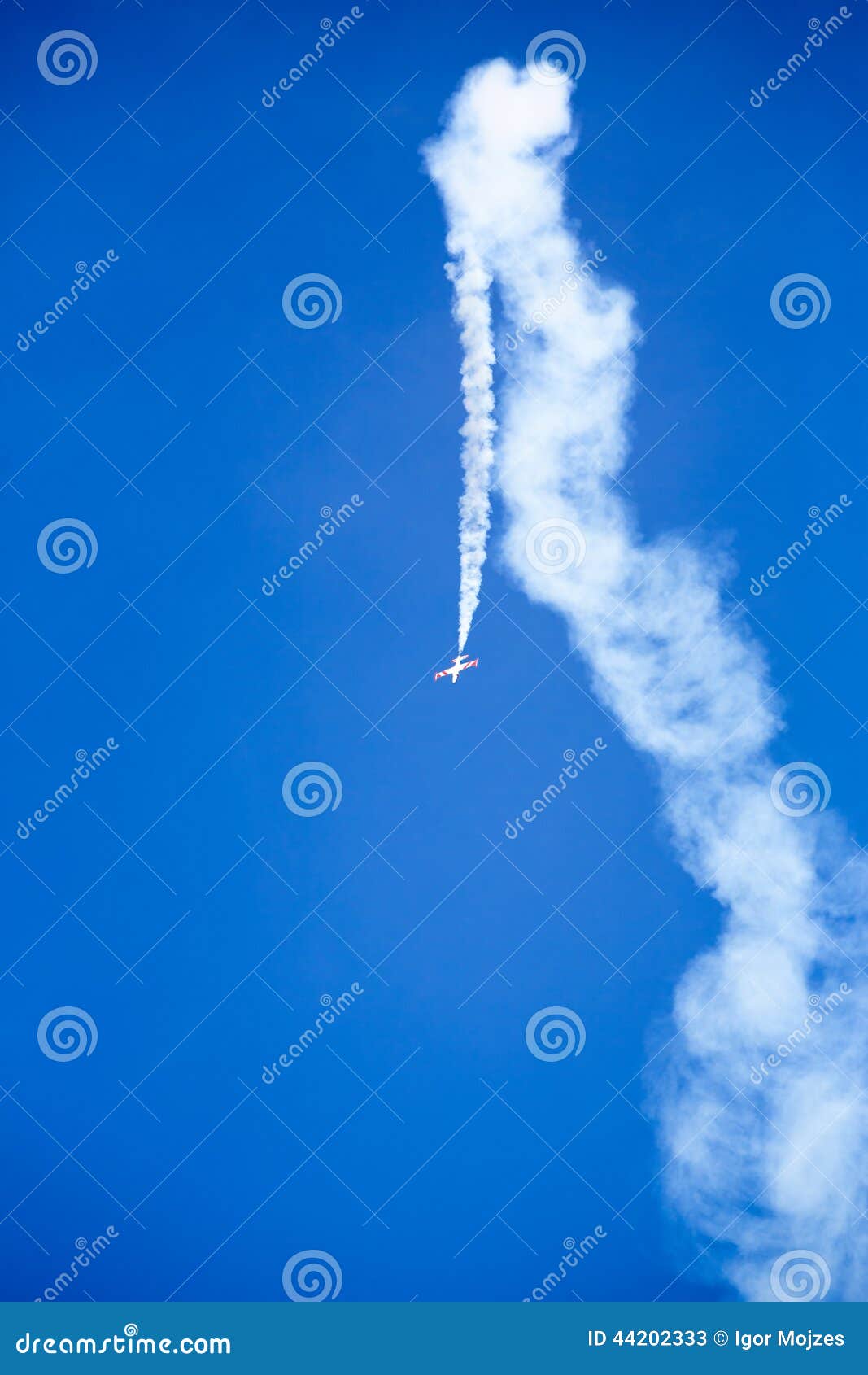 Airplane smoke sensation stock image. Image of risk, airshow - 44202333