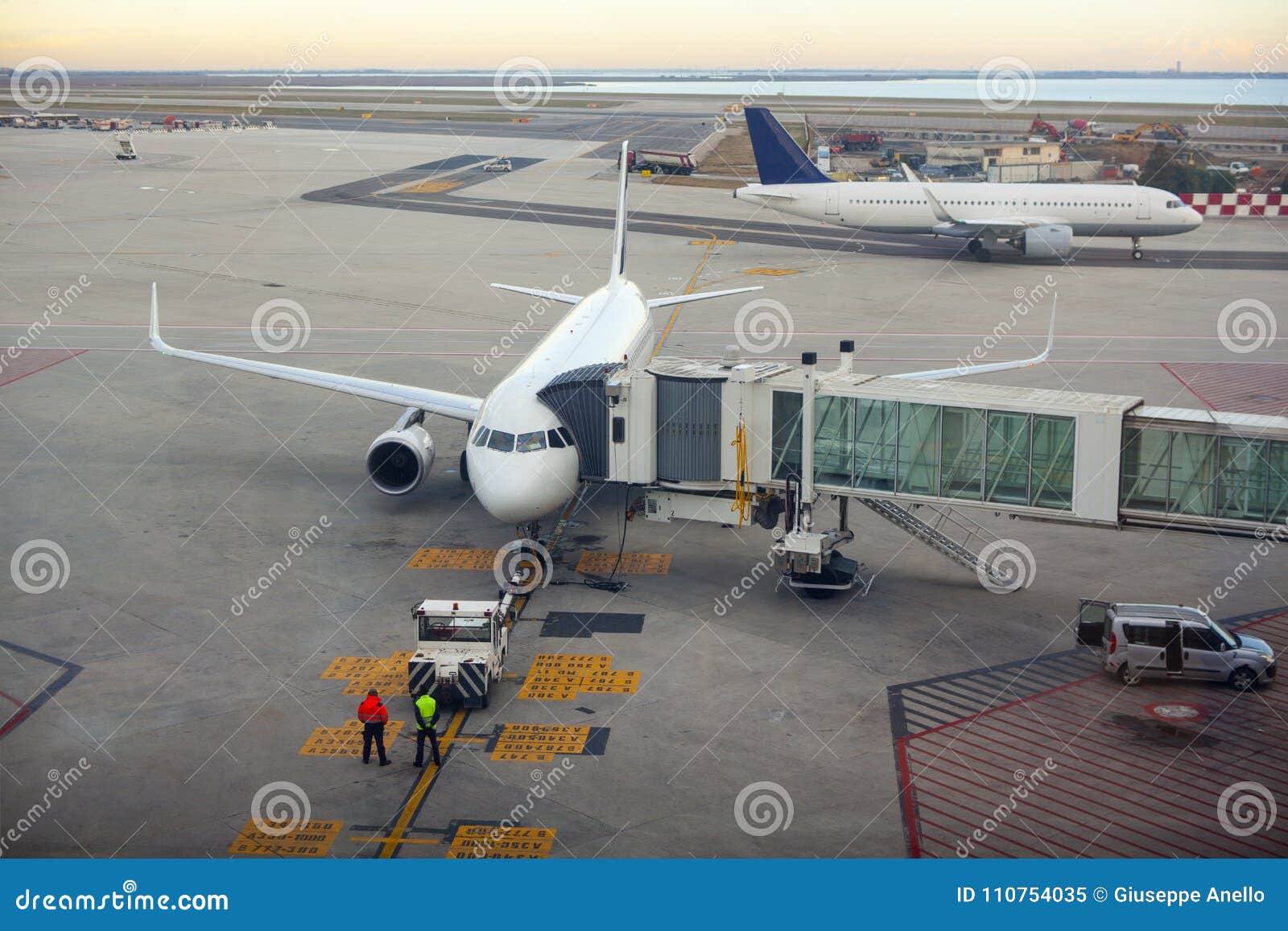 Airplane at the Terminal Gate Editorial Image - Image of aircraft ...