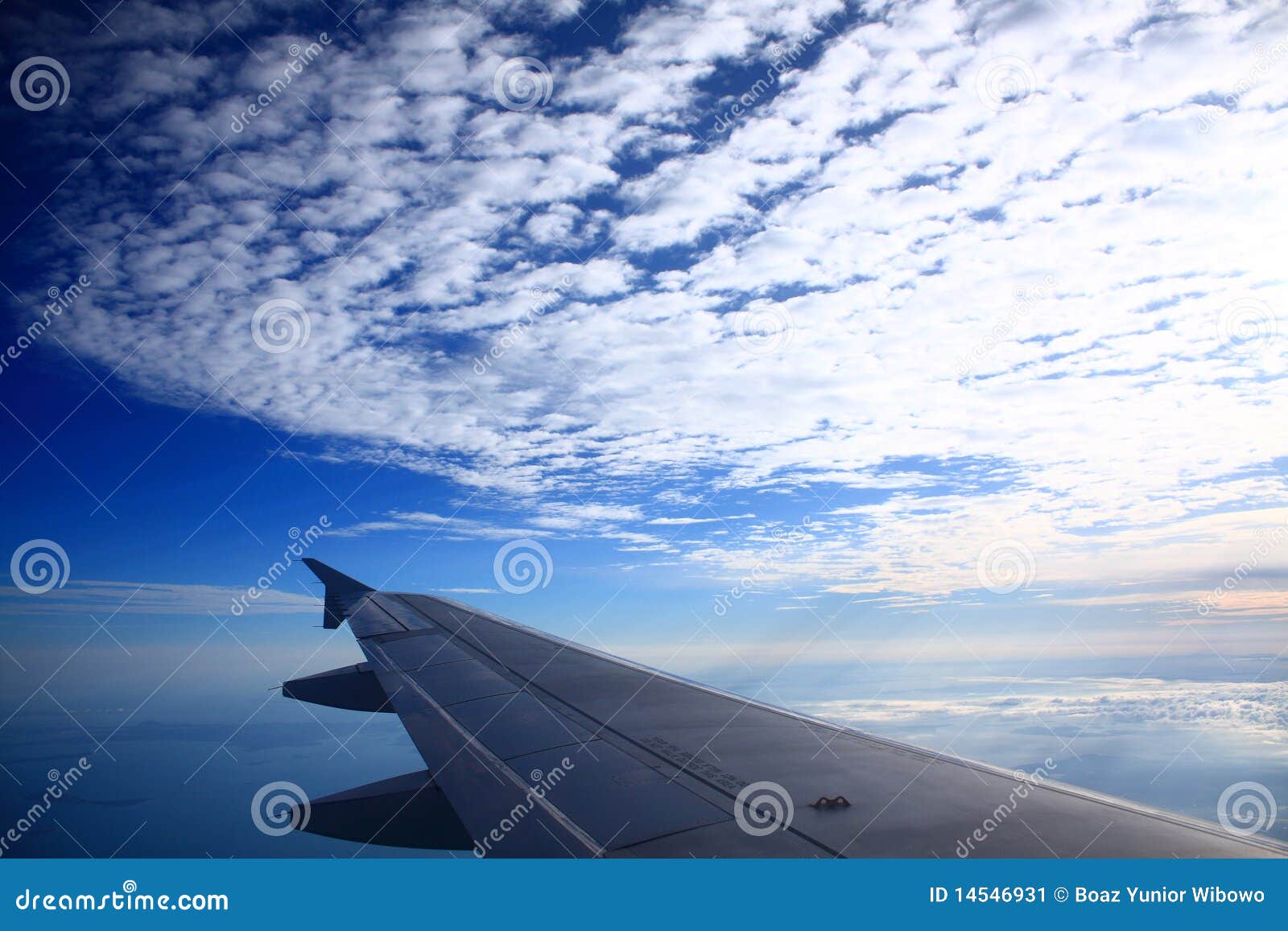 Airplane Wing Stock Photo | CartoonDealer.com #14712690