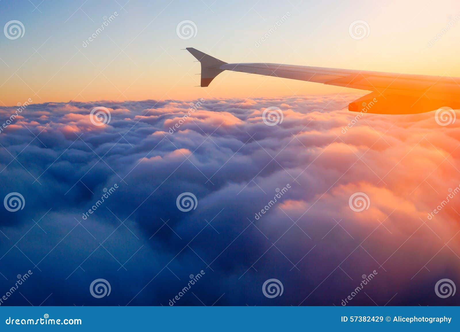Airplane Wing Flight Window Sunset Sky Stock Photos - Download 3,551 ...