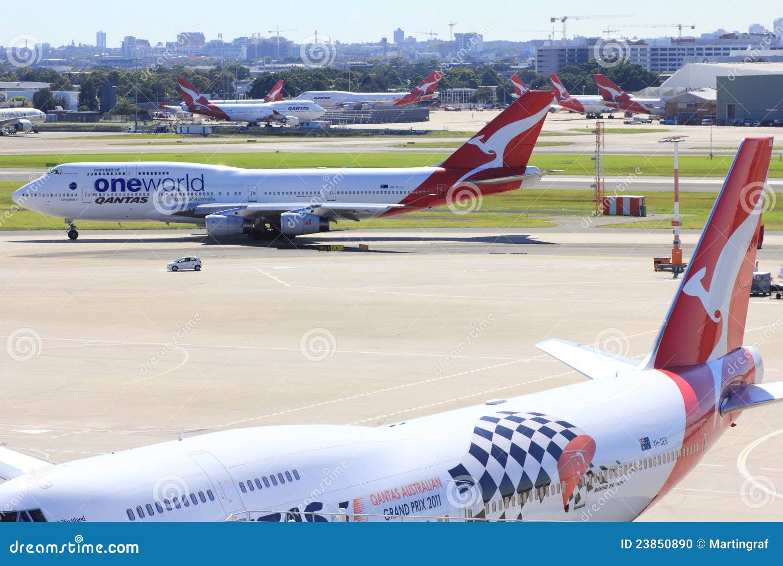 Qantas Airplanes in Sydney Airport Environment Editorial Image - Image ...