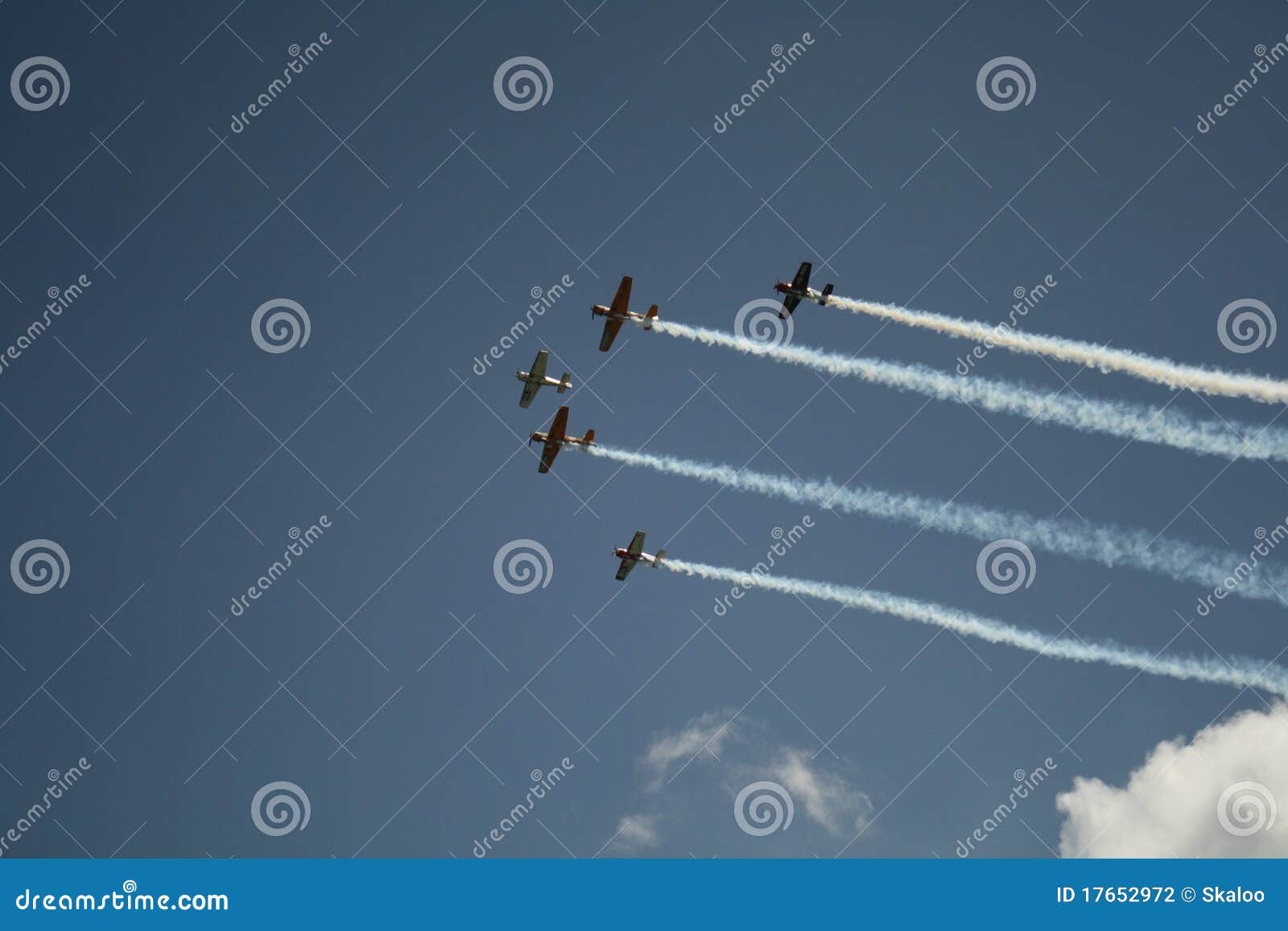 Airplanes in formation editorial photography. Image of aviation - 17652972