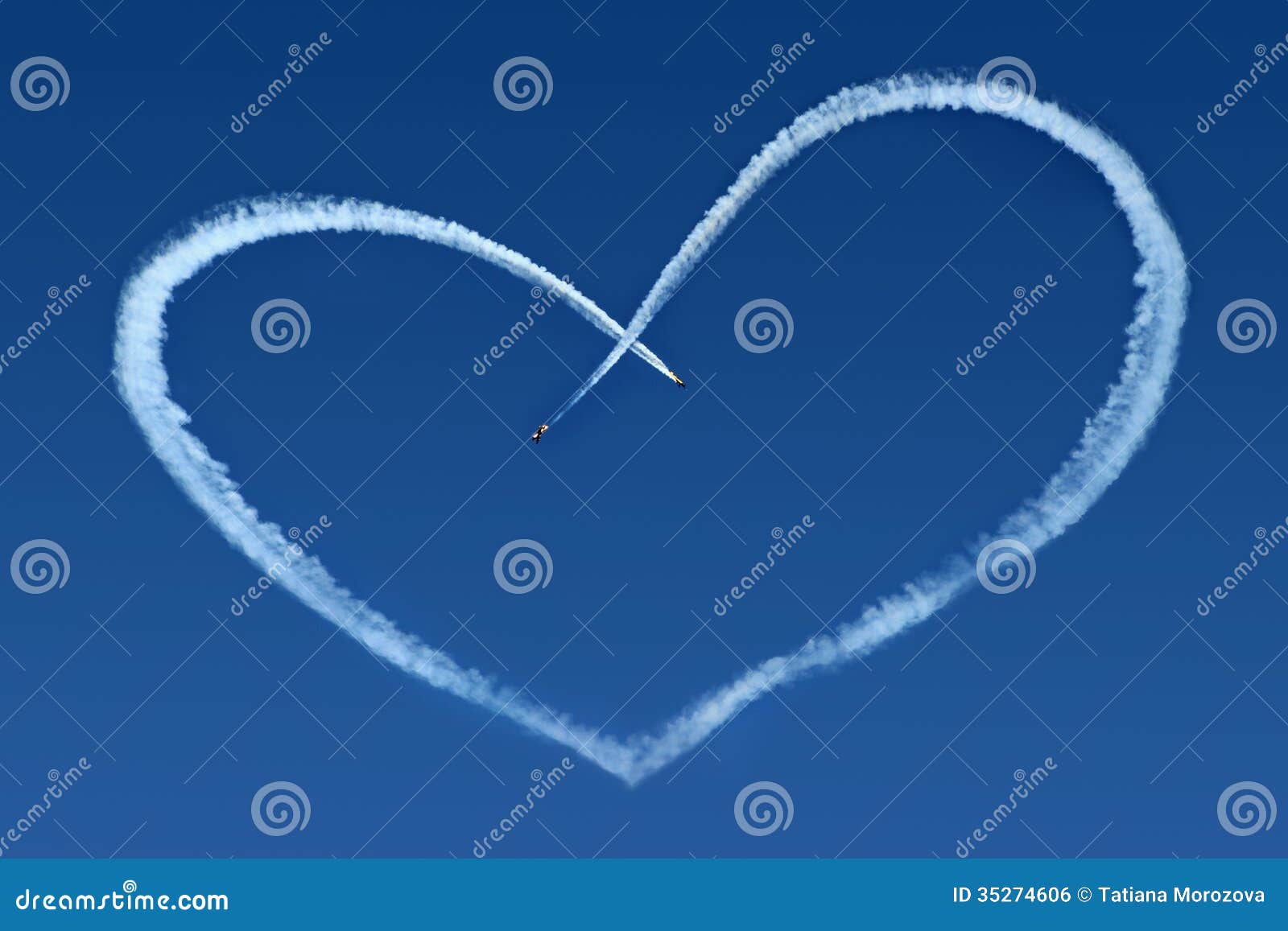 Airplanes Skywriting a Heart Stock Photo - Image of cute, blue: 35274606