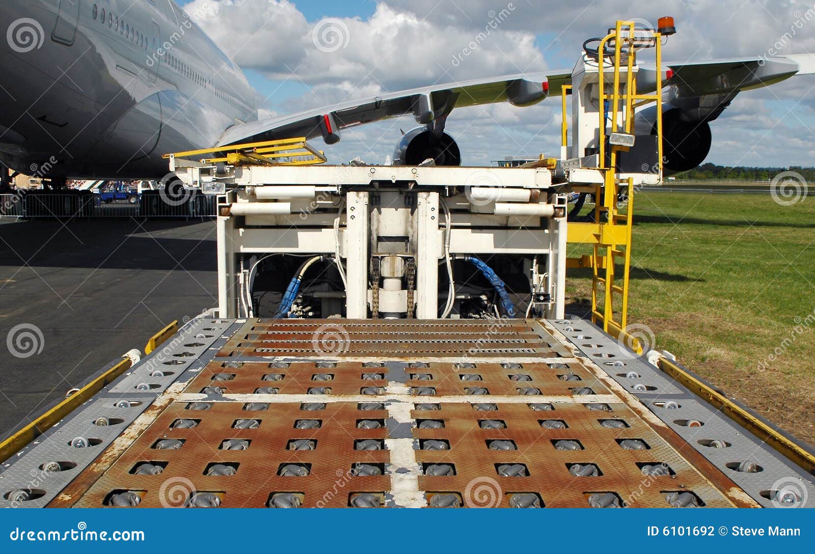 Airport cargo loader stock photo. Image of engine, airport - 6101692