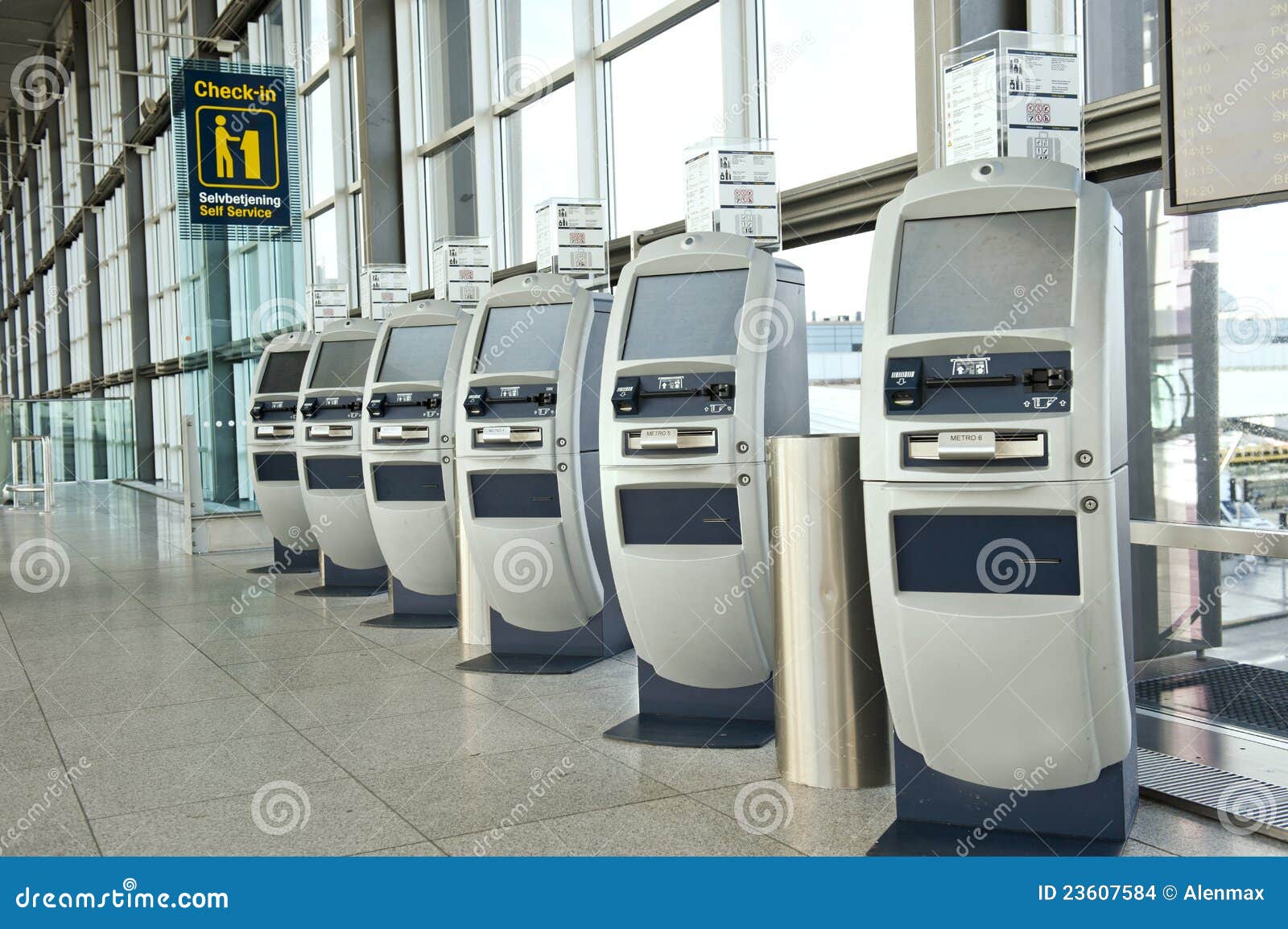 Airport check-in point editorial stock image. Image of airport - 23607584