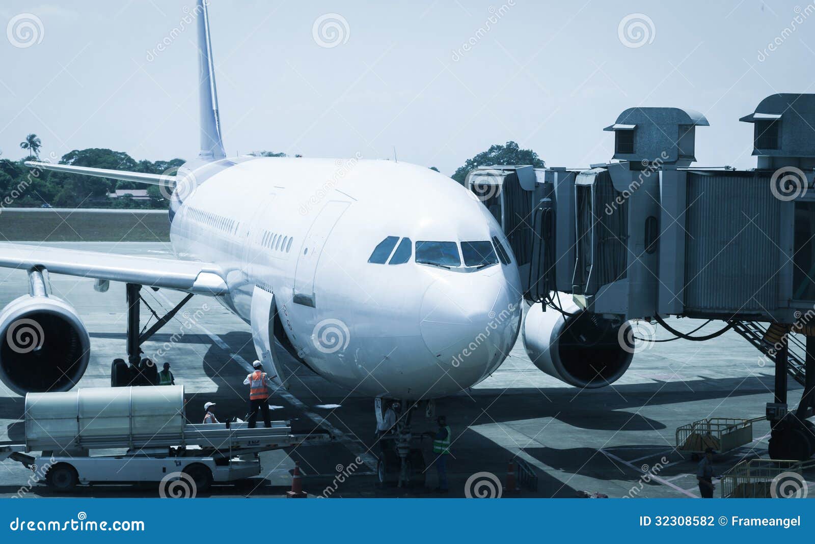 Airport Ground Handling Support Equipment, Vehicles, Tugs, Stairs ...