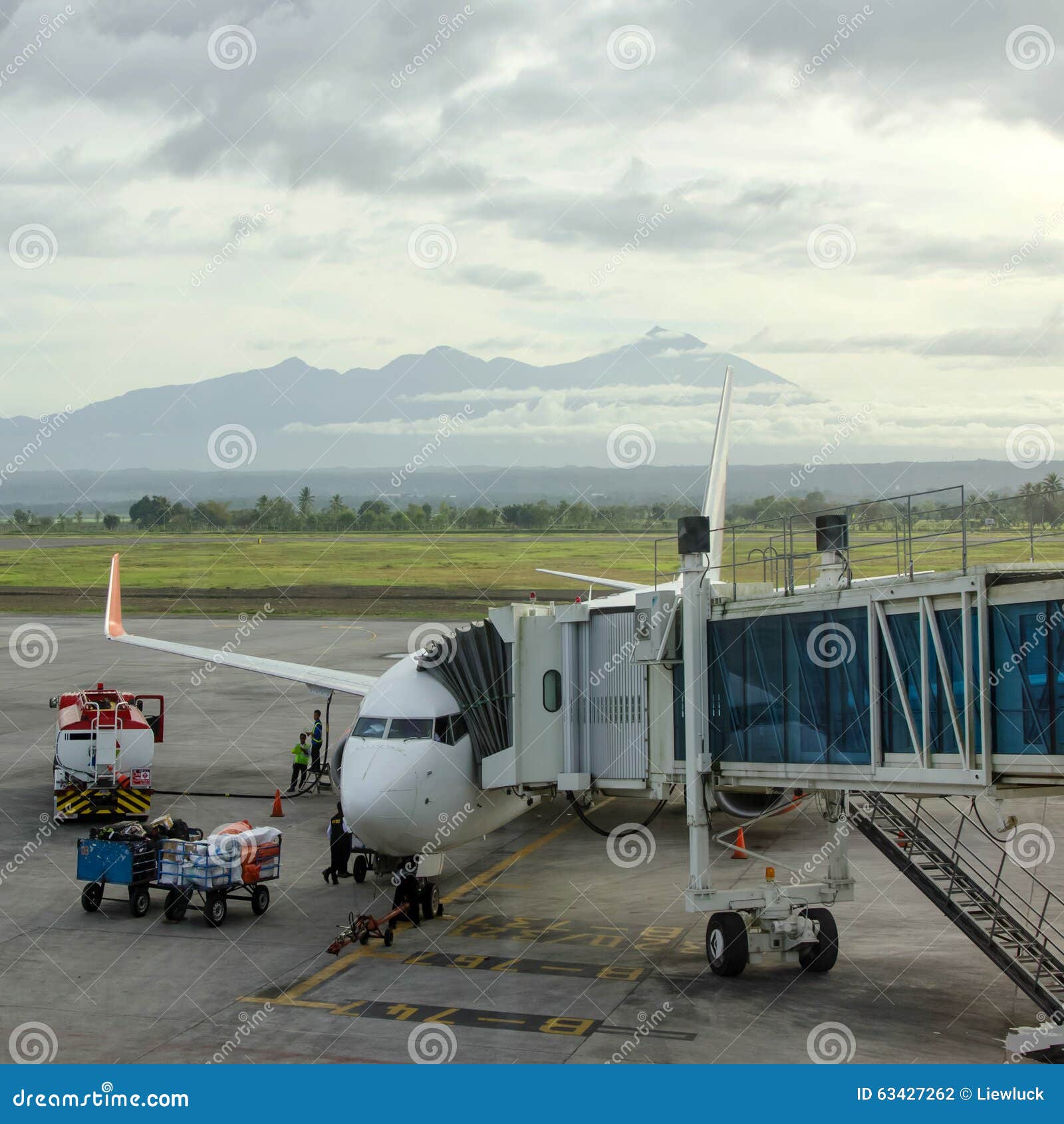 Airport editorial photography. Image of engine, cargo - 63427262