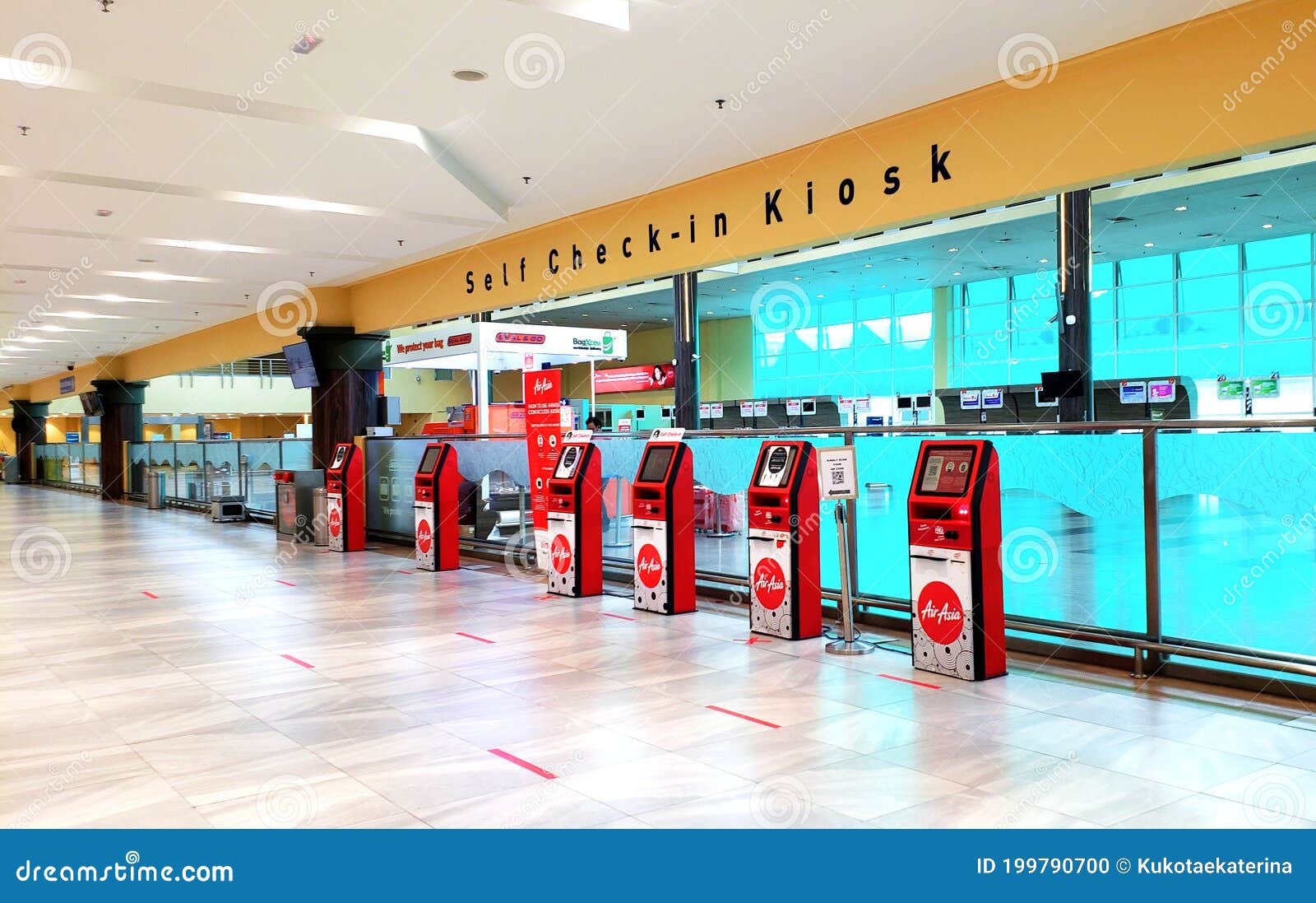Airport Terminal Hall, Self-service Ticket Machines Editorial Image ...