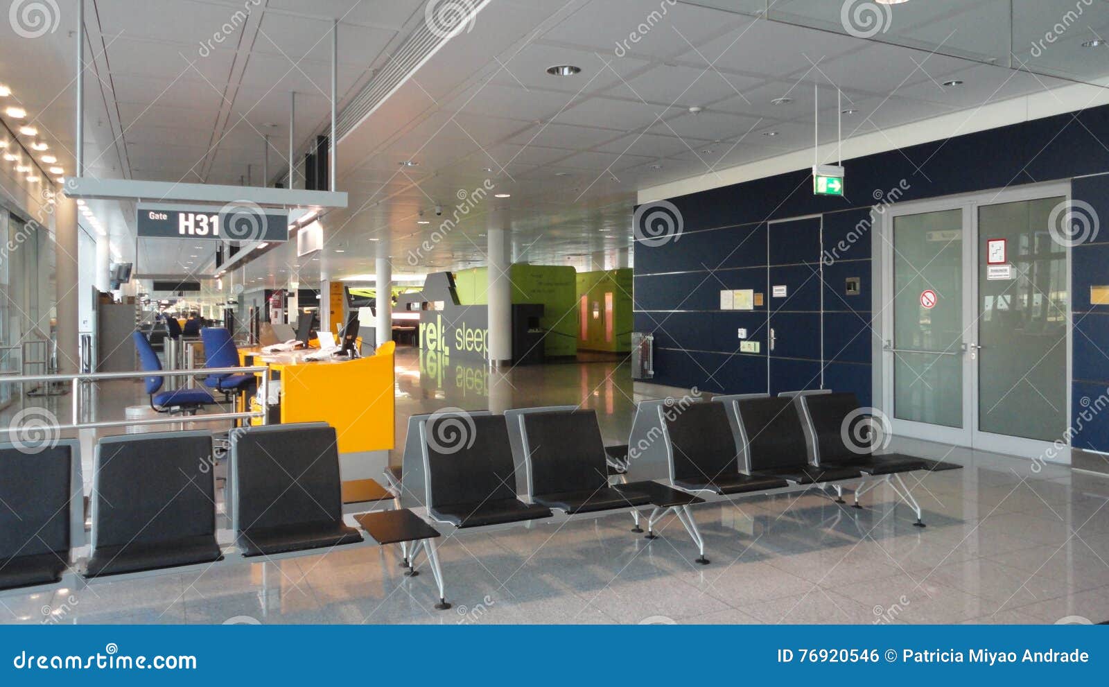 Airport Waiting Gate editorial photo. Image of airplane - 76920546