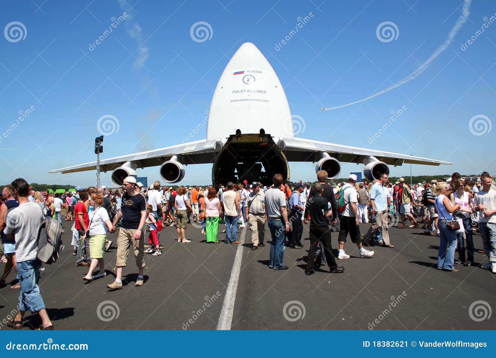 Airshow crowd editorial photo. Image of technology, defense - 18382621