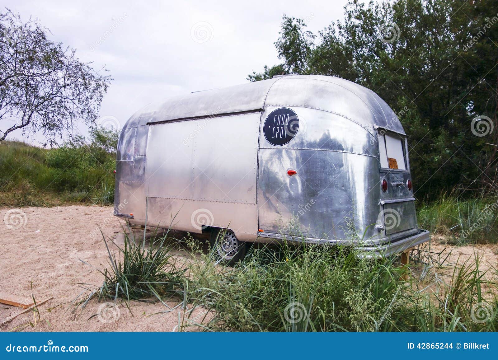 Airstream caravan editorial stock image. Image of caravan - 42865244
