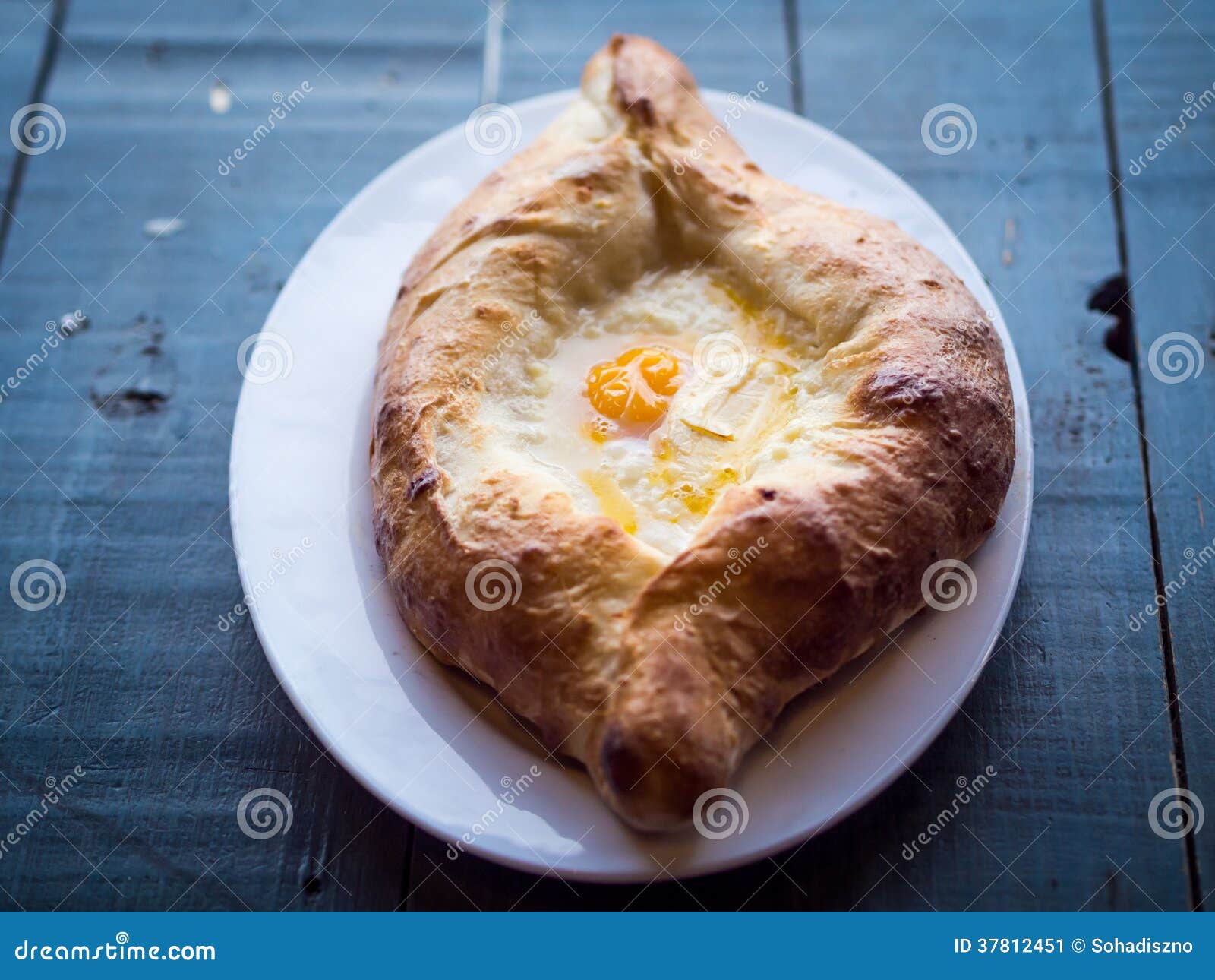 Ajaruli-khachapuri stockbild. Bild von europa, küche - 37812451